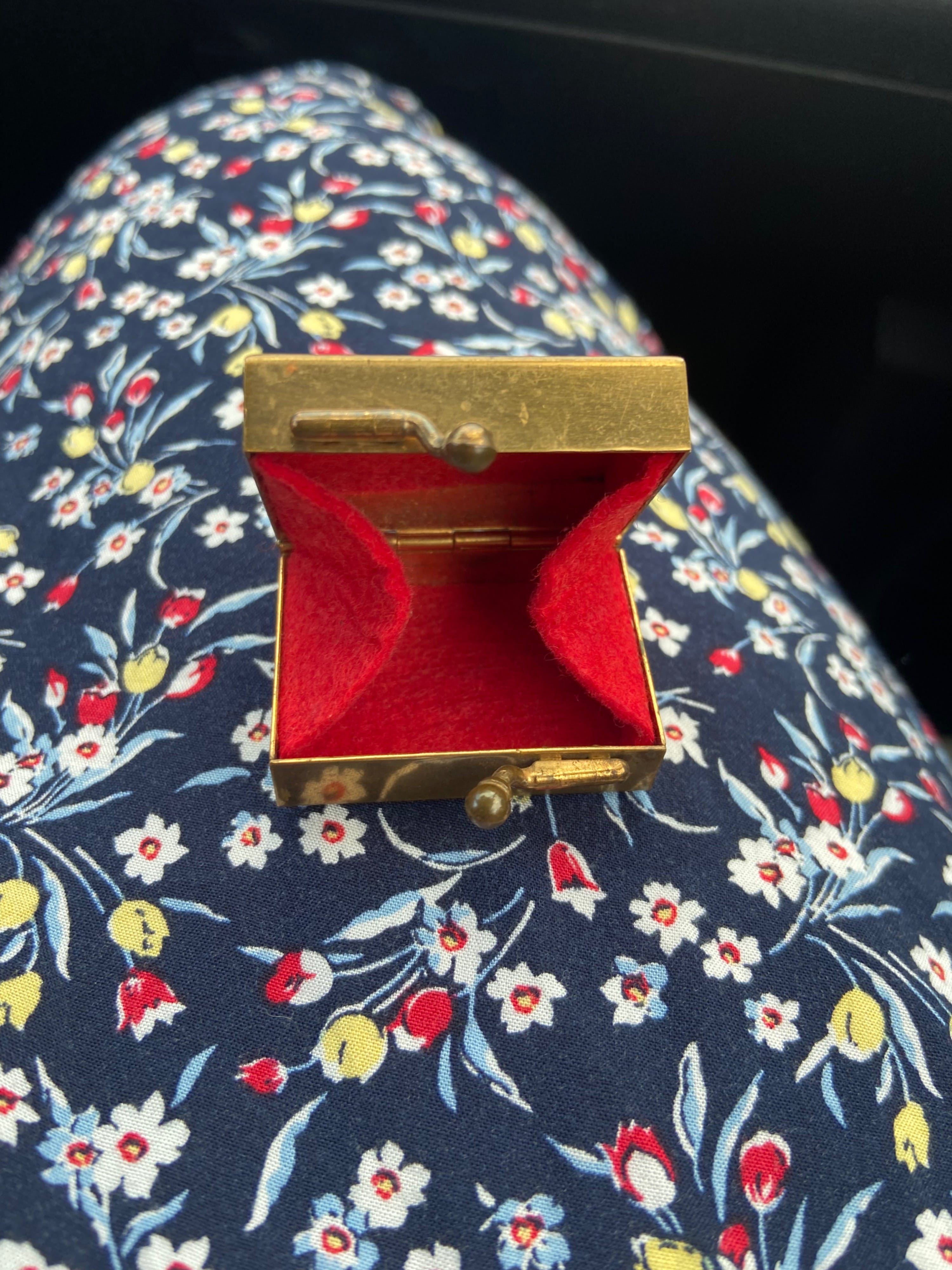 Vintage 40’s Metal Coin Purse | Shop THRILLING