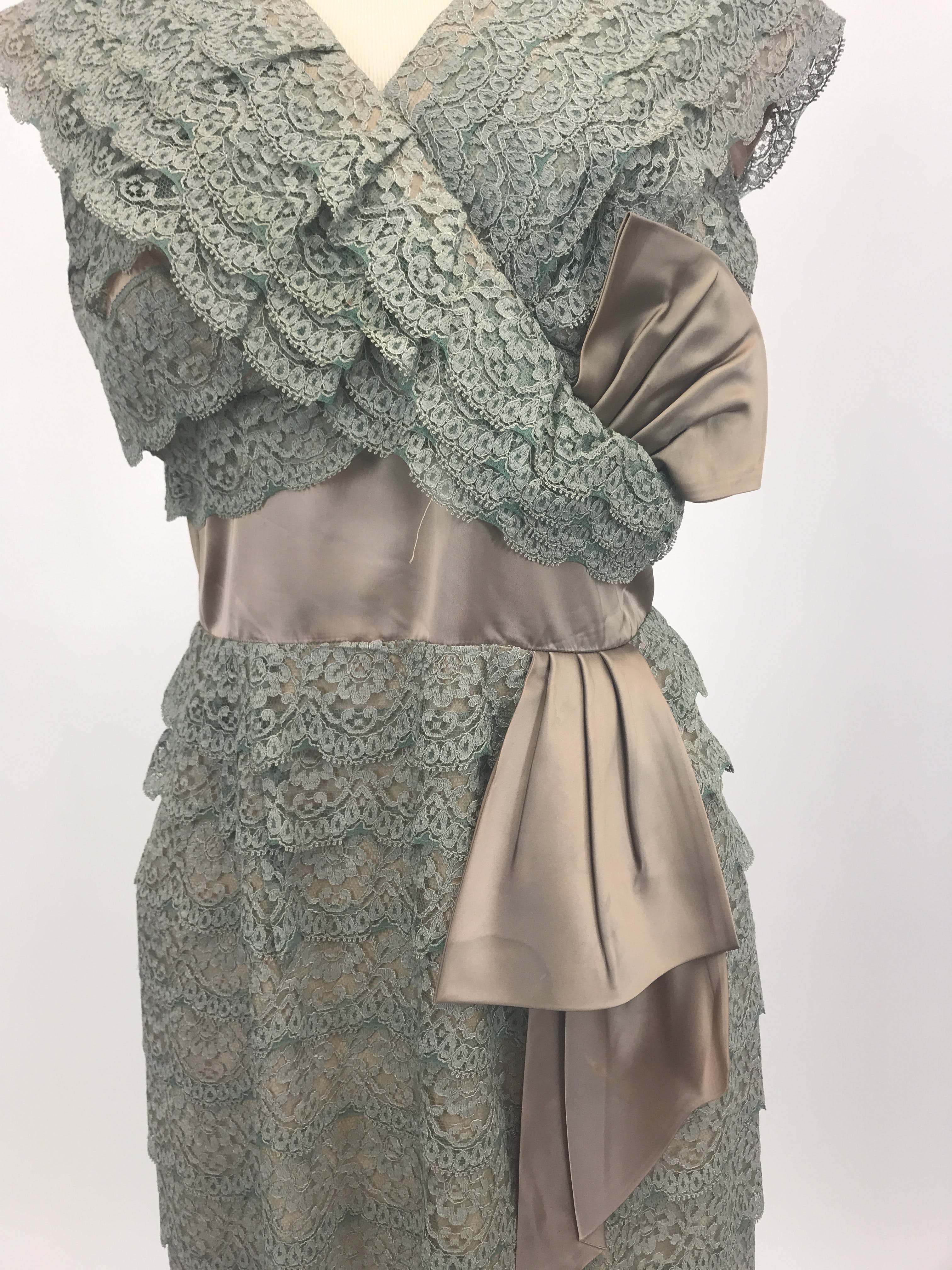 Vintage 50's Lace Ruffle Dress with Bow | Shop THRILLING