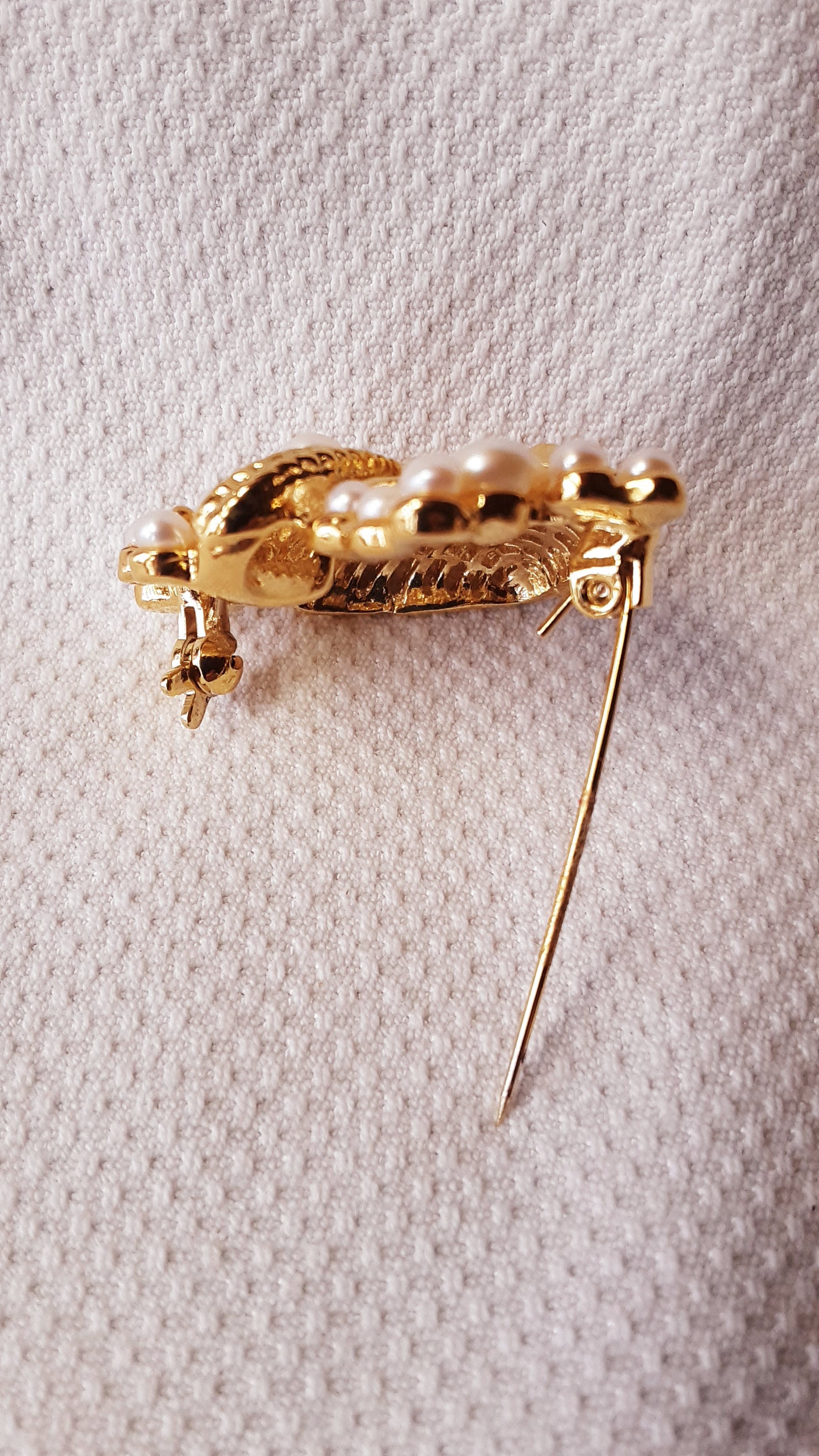 Vintage 50's Spring Basket Pin | Shop THRILLING