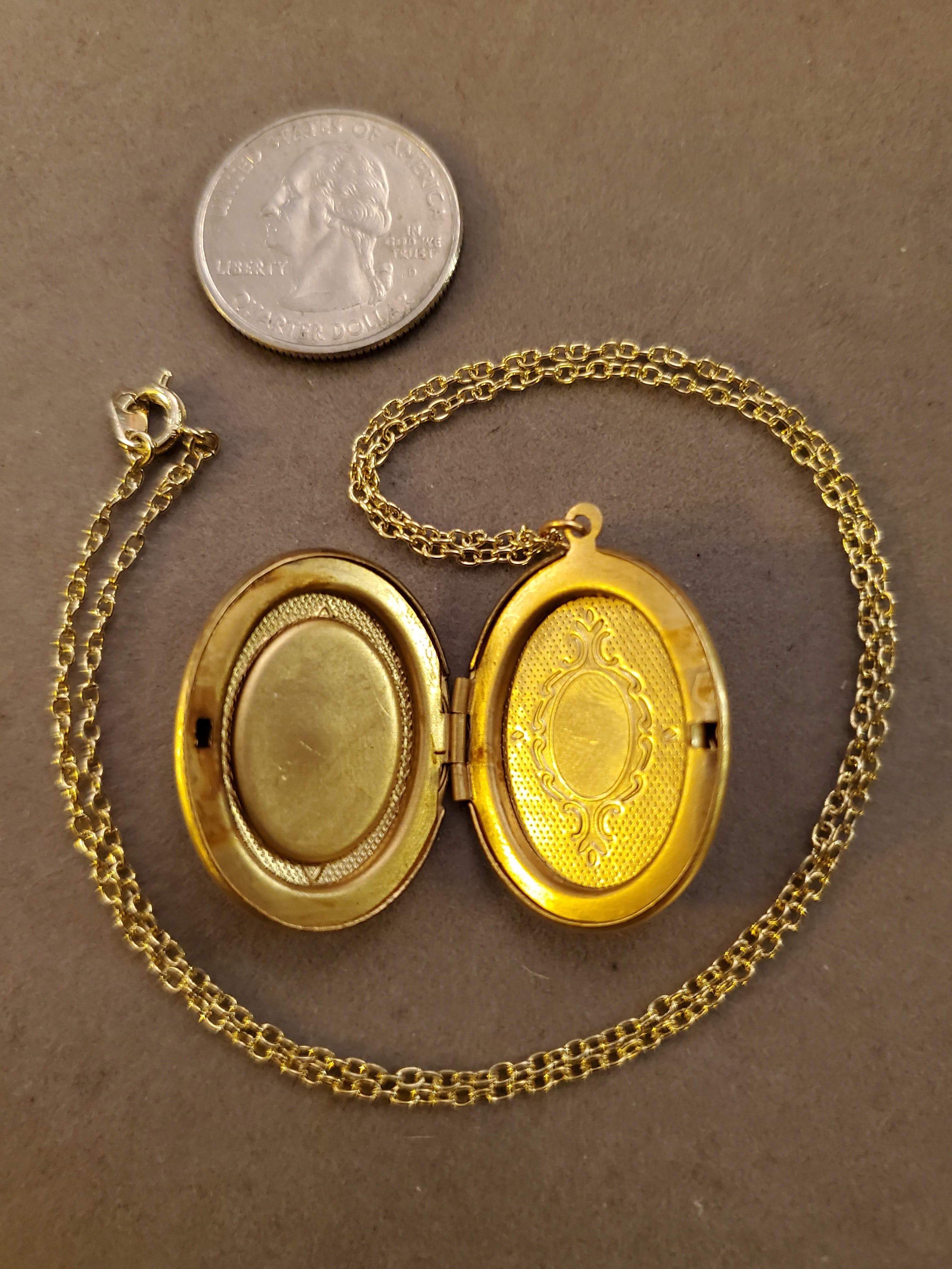 Vintage 80's Goldtone Green Cameo Locket Necklace | Shop THRILLING