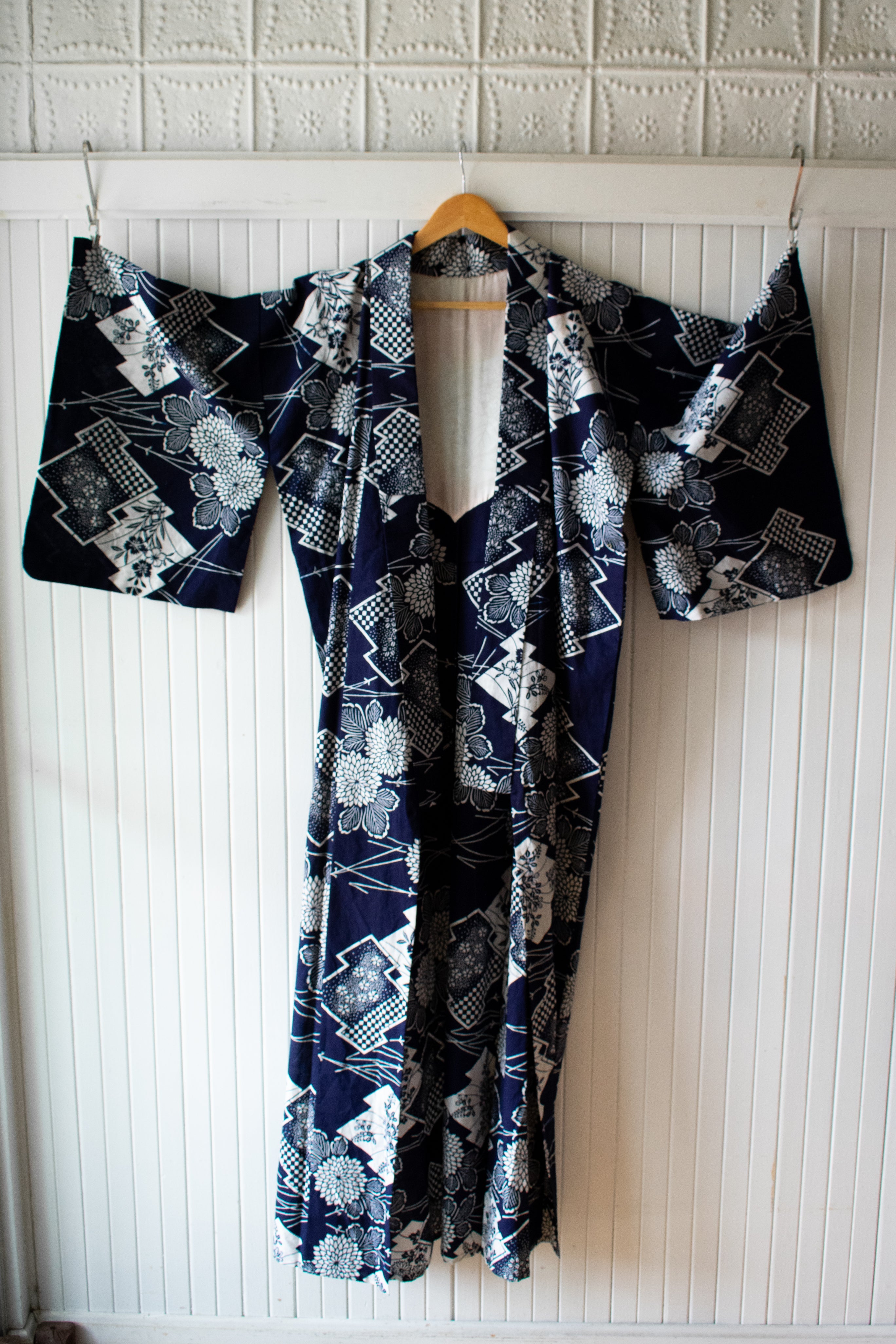 Vintage Navy and White Floral Summer Cotton Yukata | Shop THRILLING