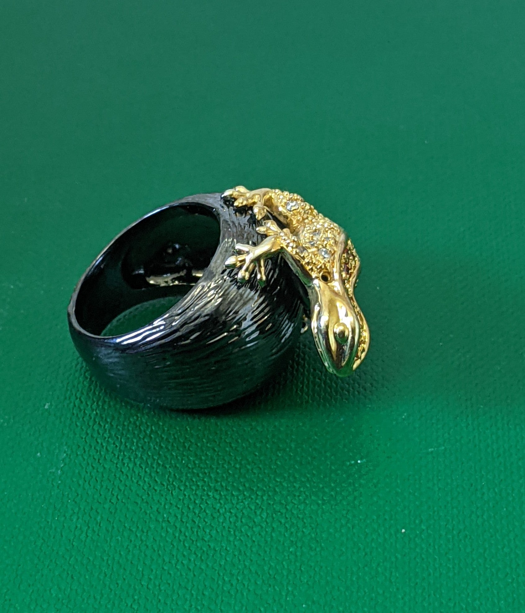 Vintage 90s Black And Gold Lizard Ring | Shop THRILLING