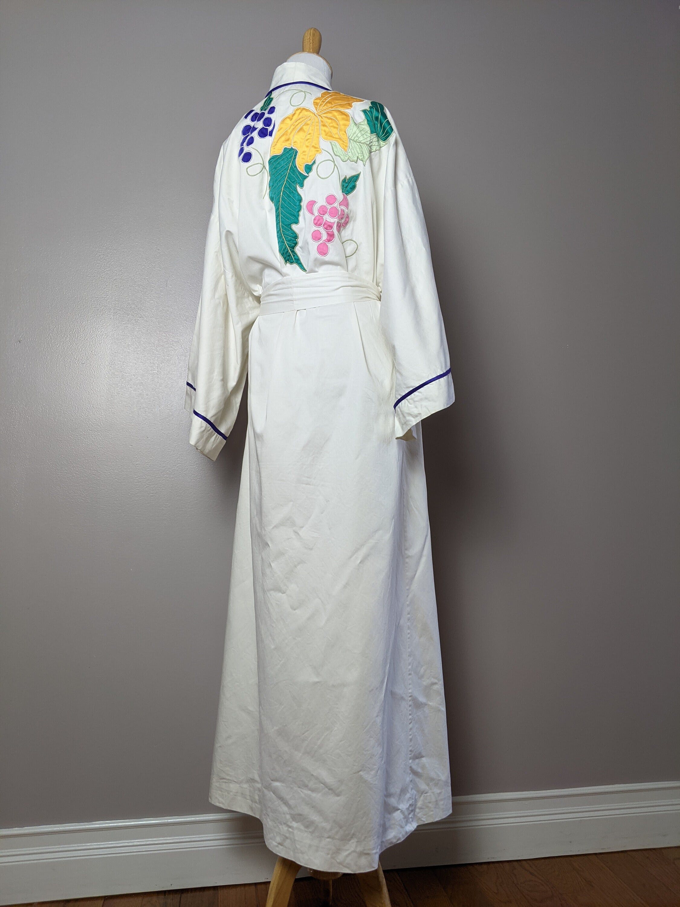 Vintage 80’s White Kimono Robe | Shop THRILLING