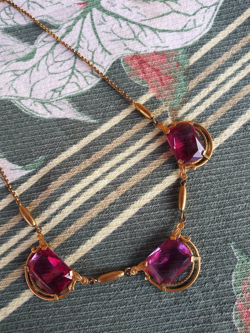 Vintage 30's Ruby Red Cut Glass Necklace | Shop THRILLING