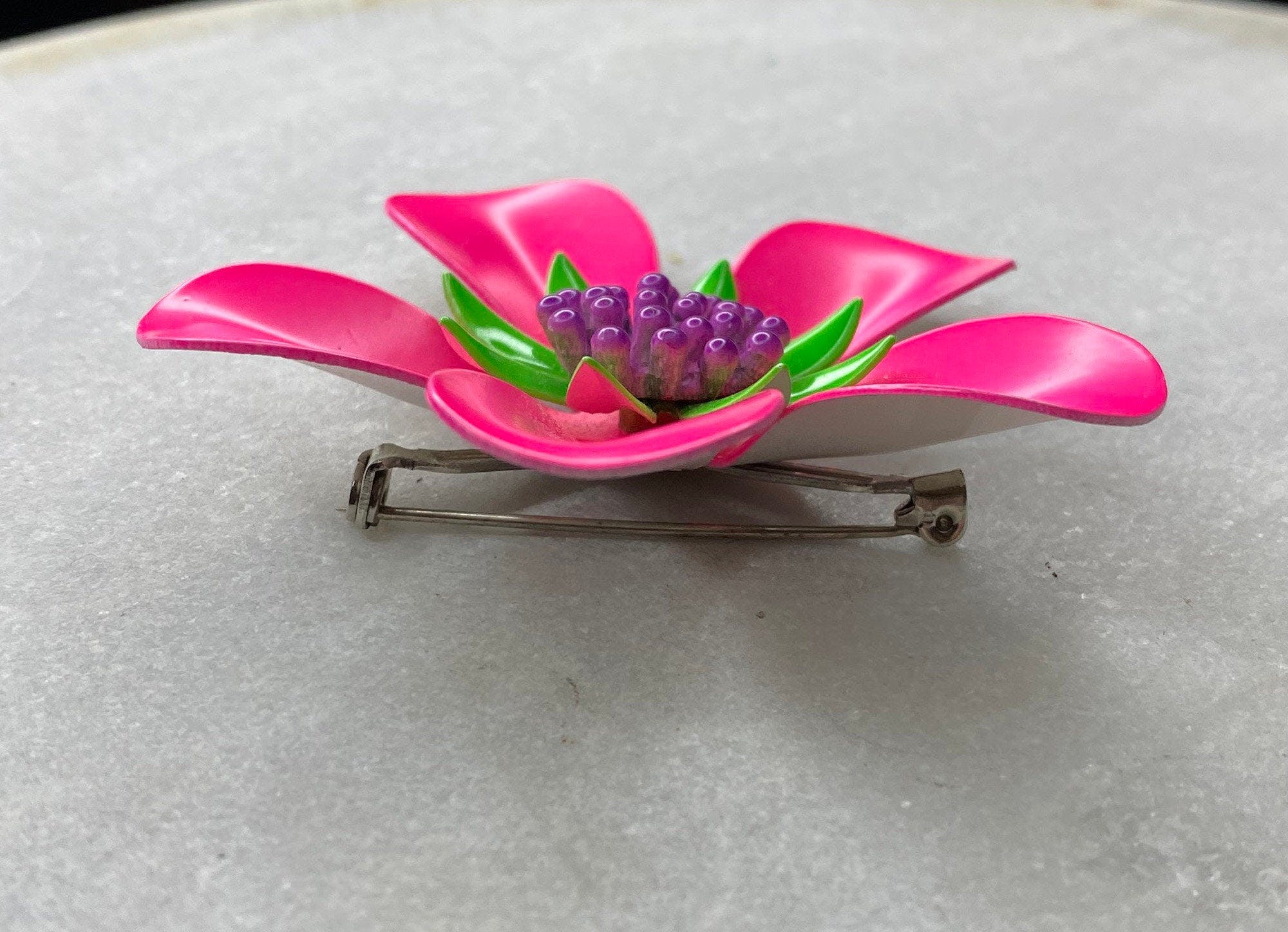 Vintage 60's Hot Pink Flower Pin | Shop THRILLING
