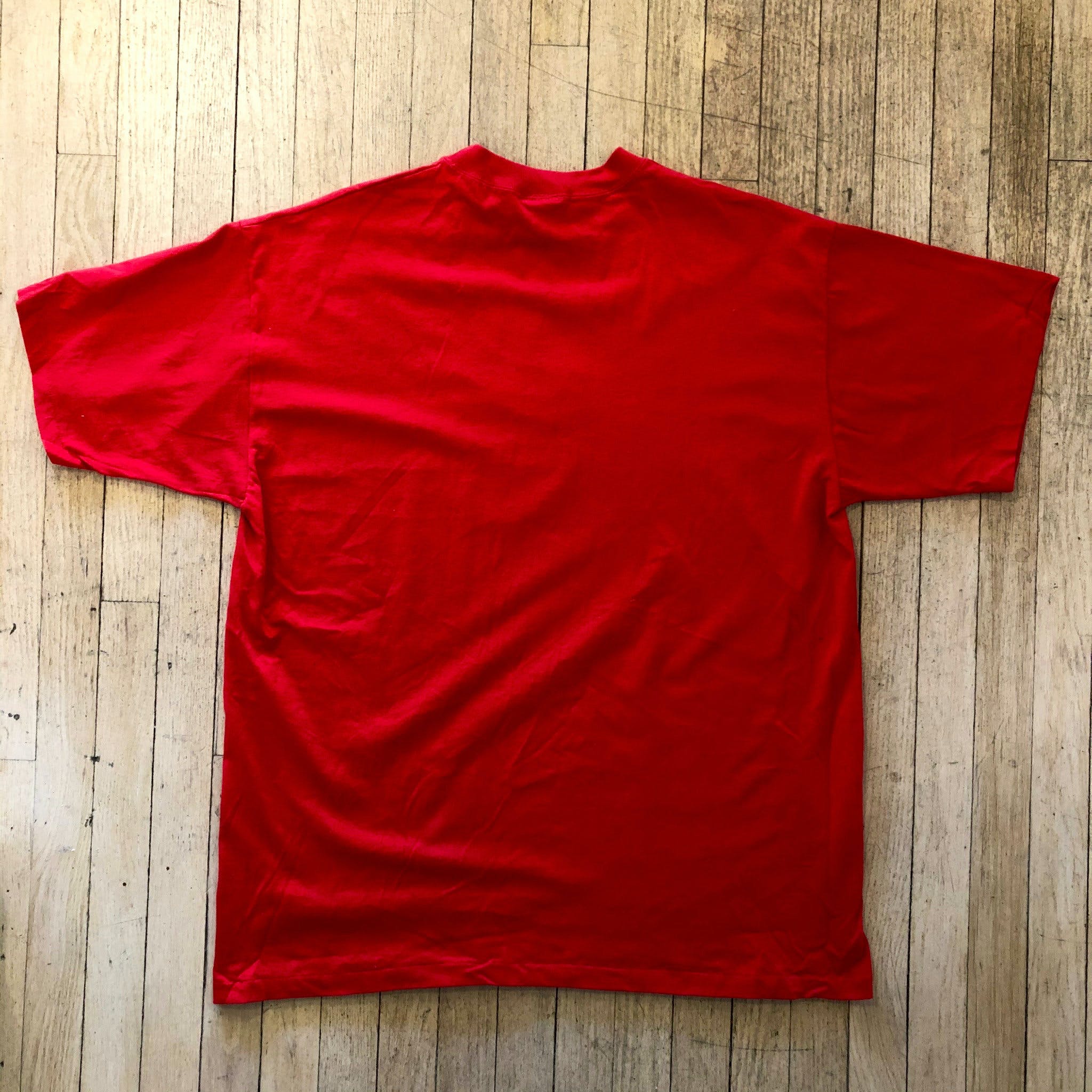 Vintage 90's Red Logo T-Shirt by GUESS | Shop THRILLING