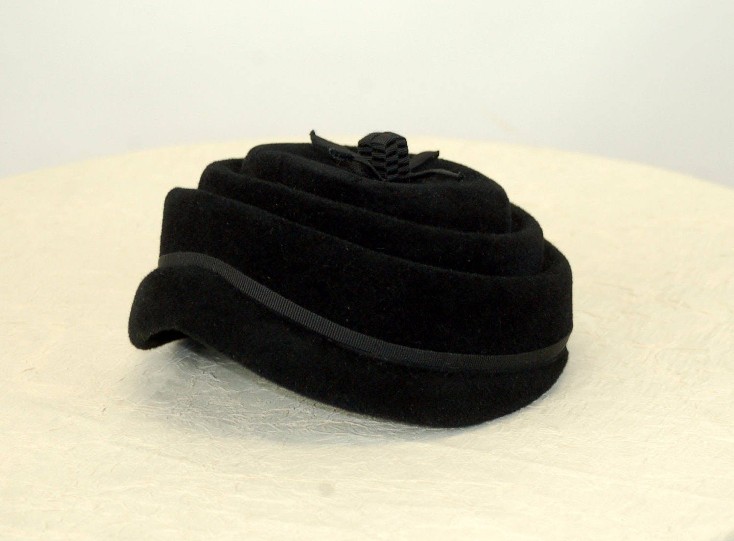 Vintage Italian Black Velour Sculptural Hat | Shop THRILLING