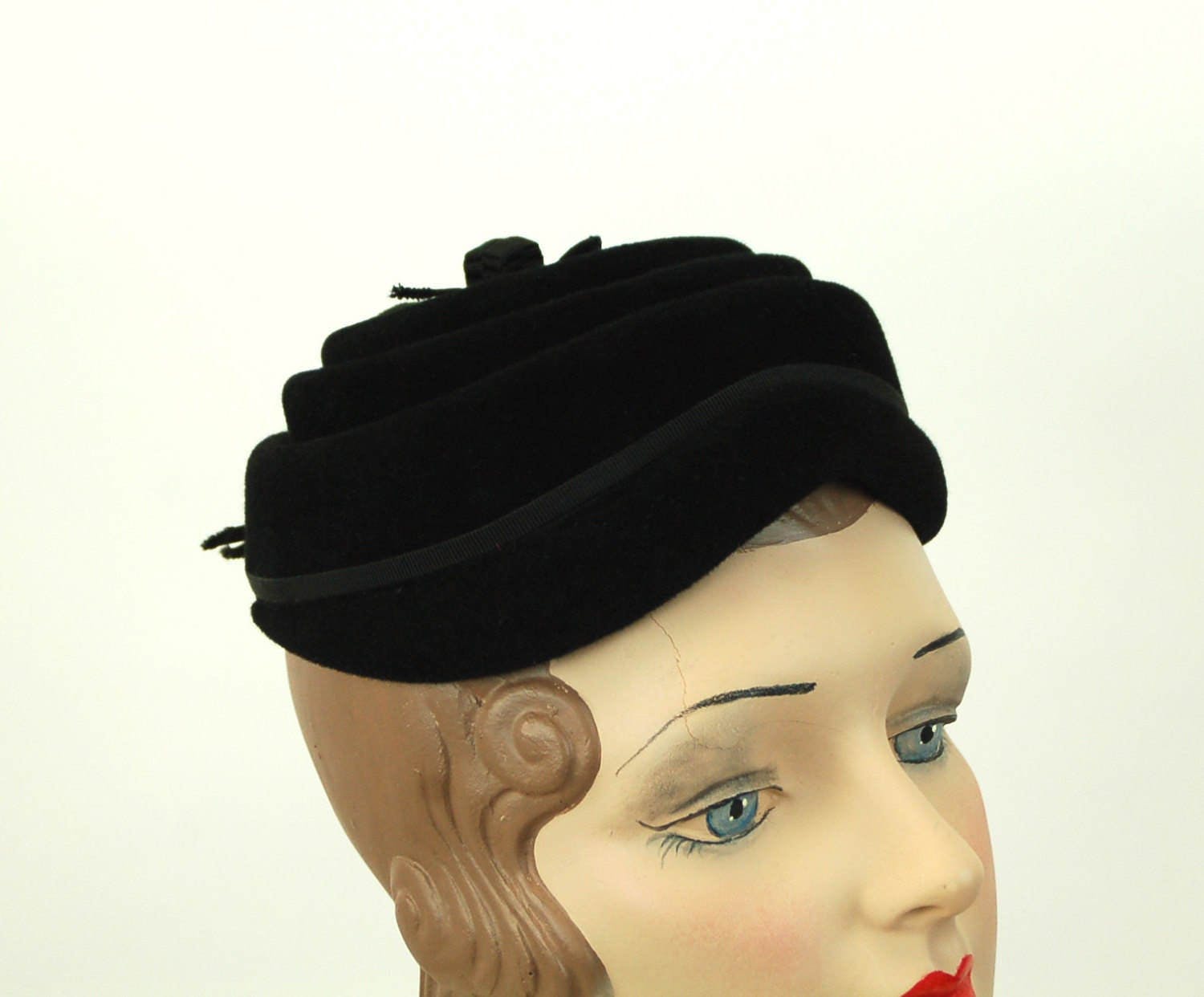 Vintage Italian Black Velour Sculptural Hat | Shop THRILLING