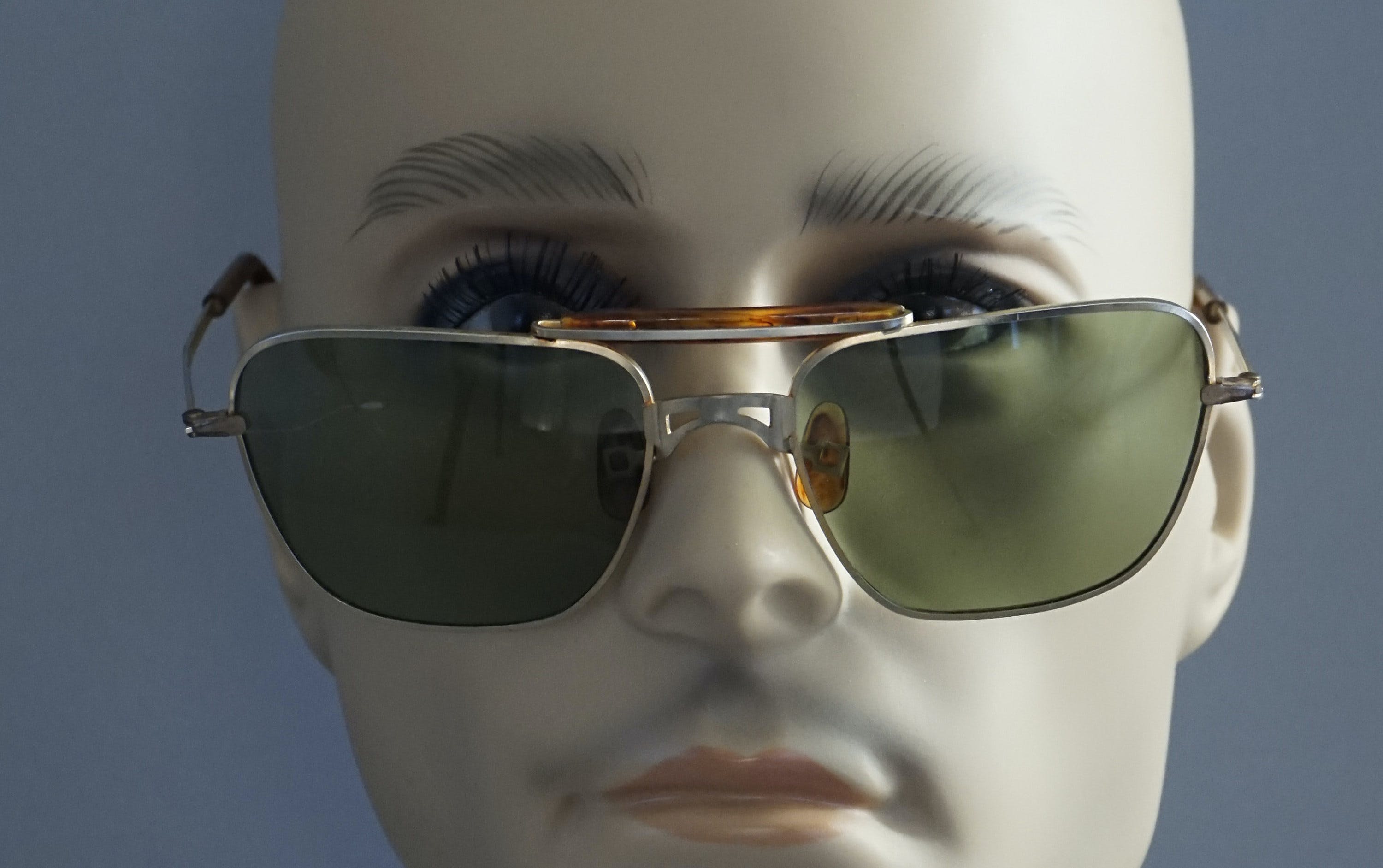 Vintage 70's Gold Aviator Sunglasses | Shop THRILLING