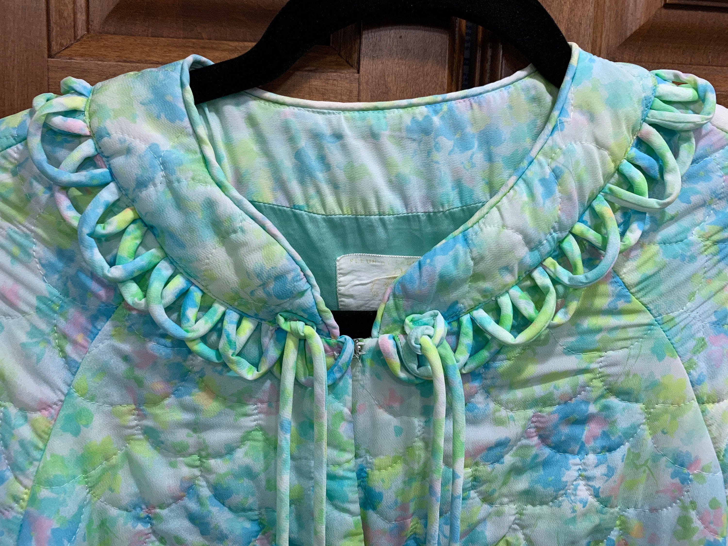 Vintage Pastel Quilted Multicolor Floral Robe | Shop THRILLING
