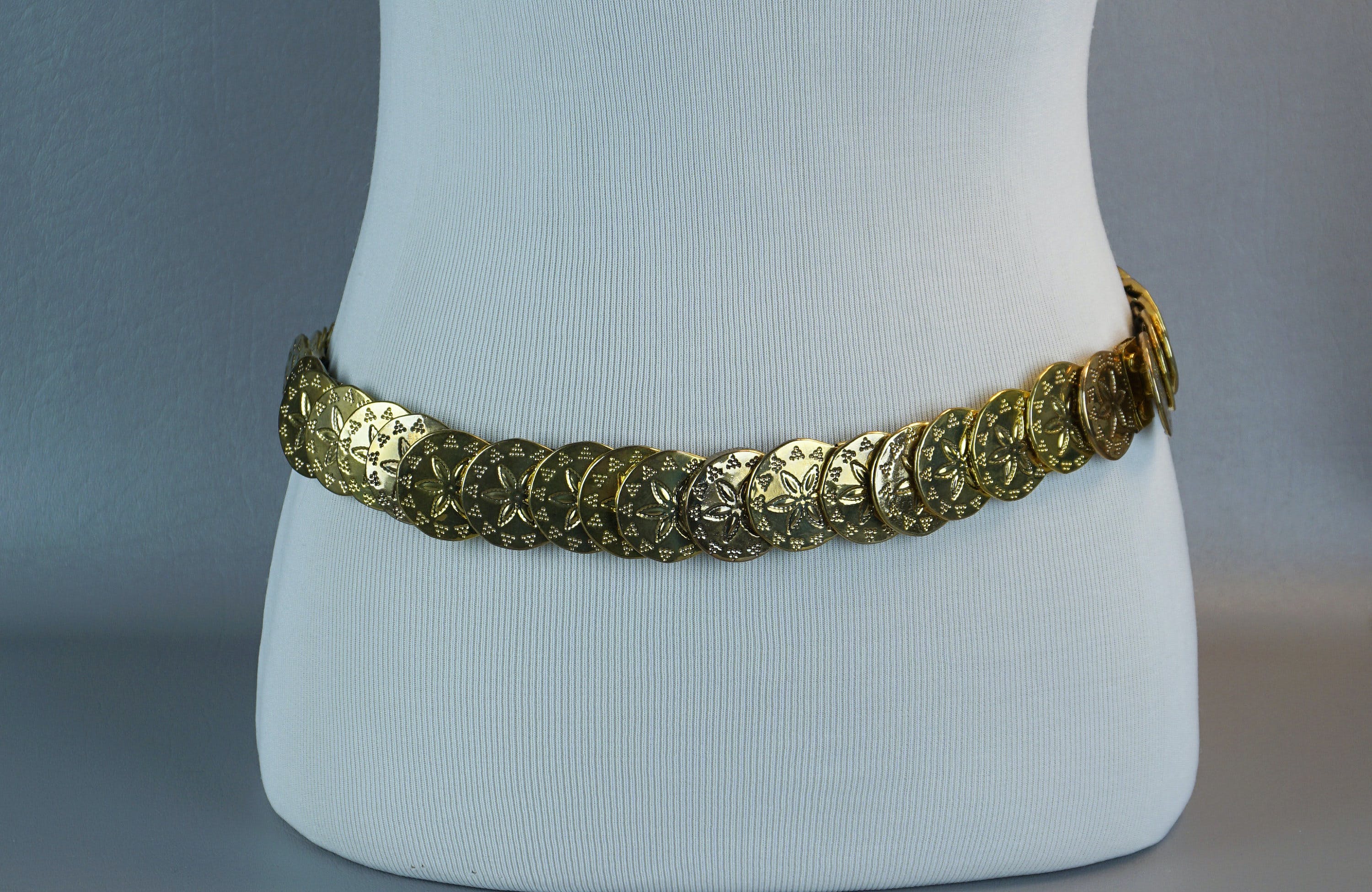 Vintage 90’s Gold Stretch Disk Belt | Shop THRILLING