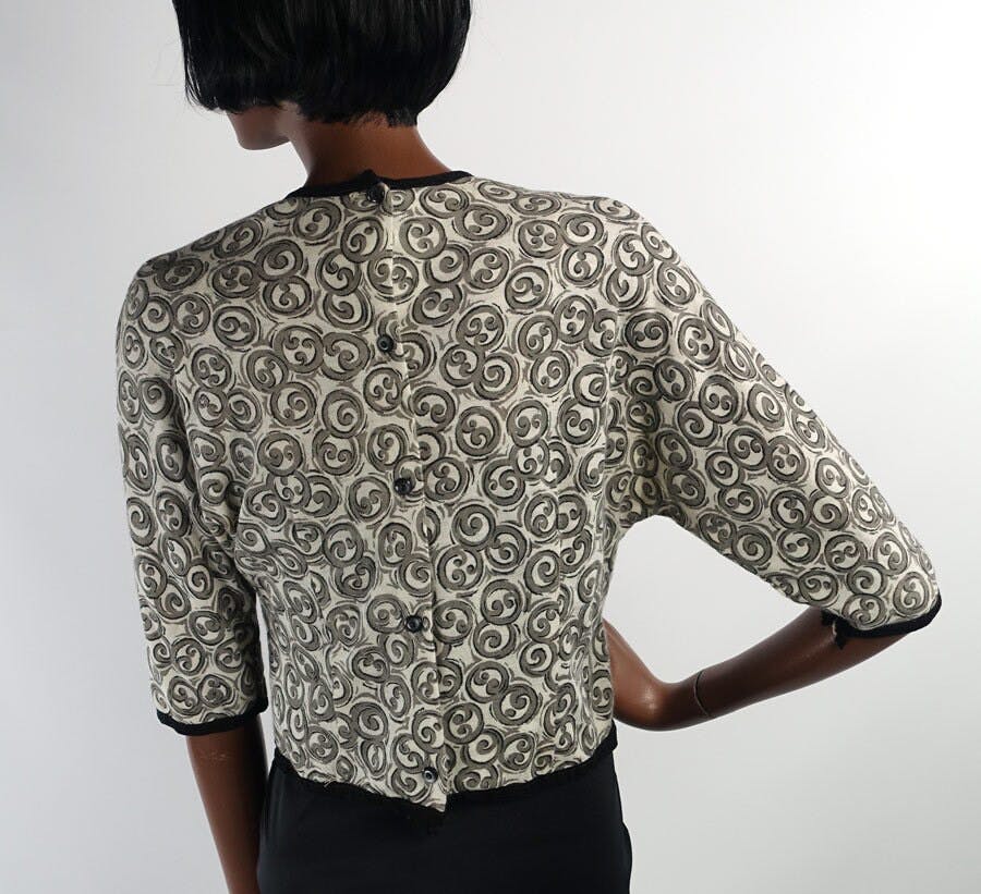 Vintage Gray Figural Print Popover Cropped Sweater | Shop THRILLING