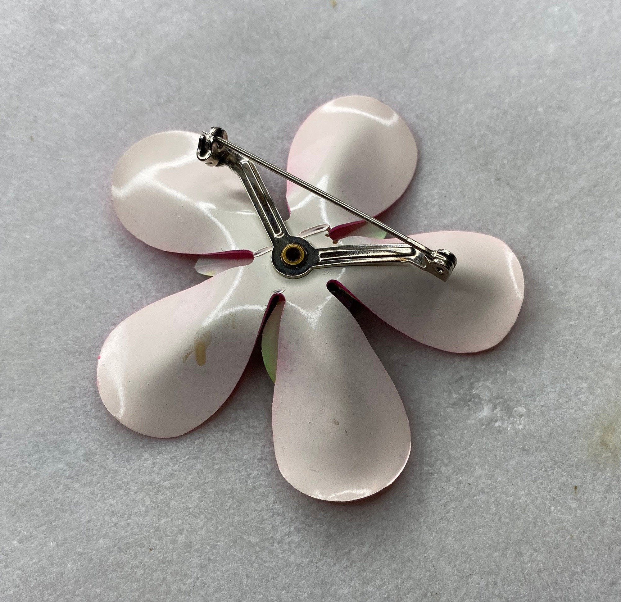 Vintage 60's Hot Pink Flower Pin | Shop THRILLING