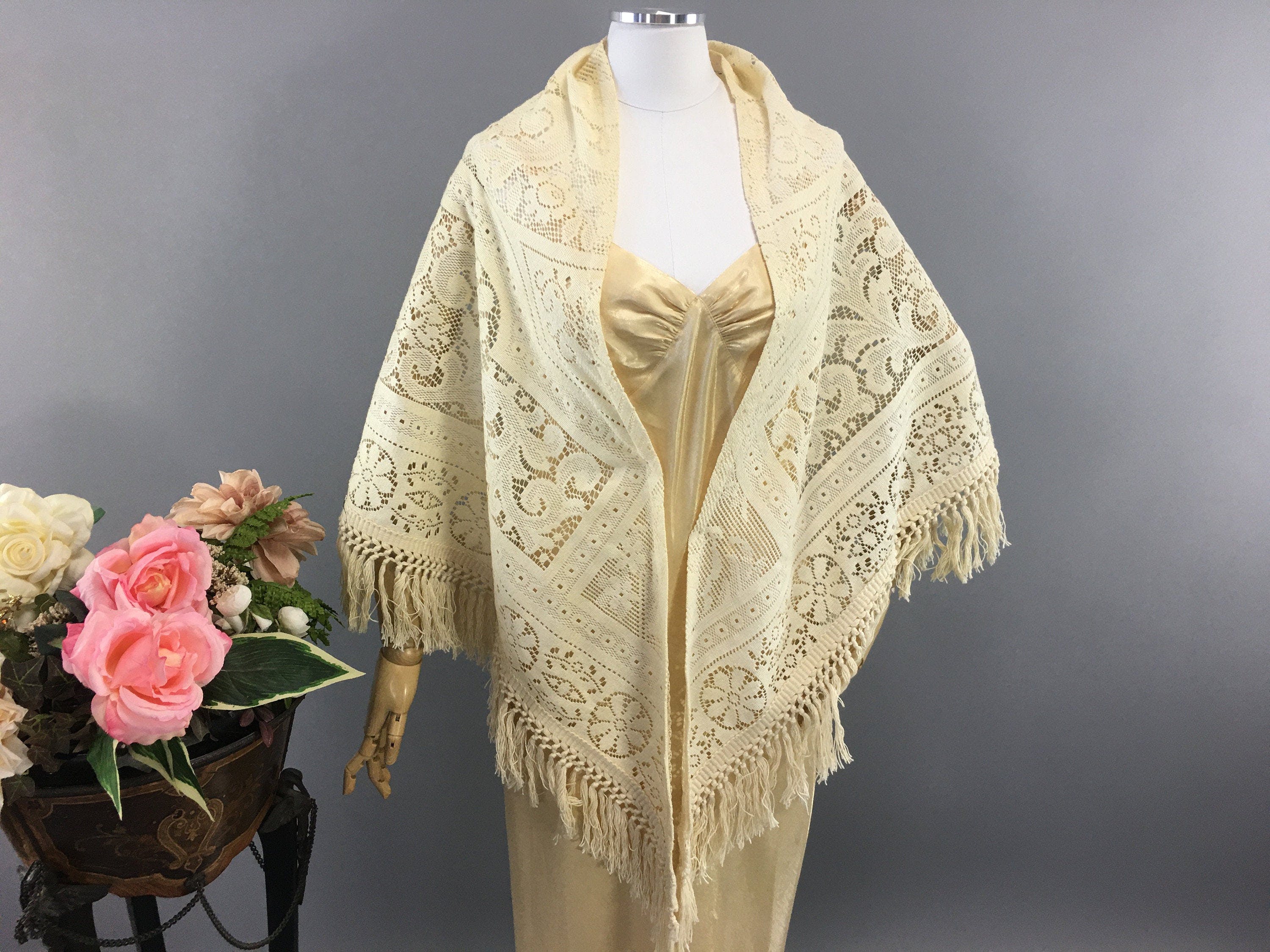 Vintage 70's Cottagecore Ivory Shawl by California Things | Shop THRILLING