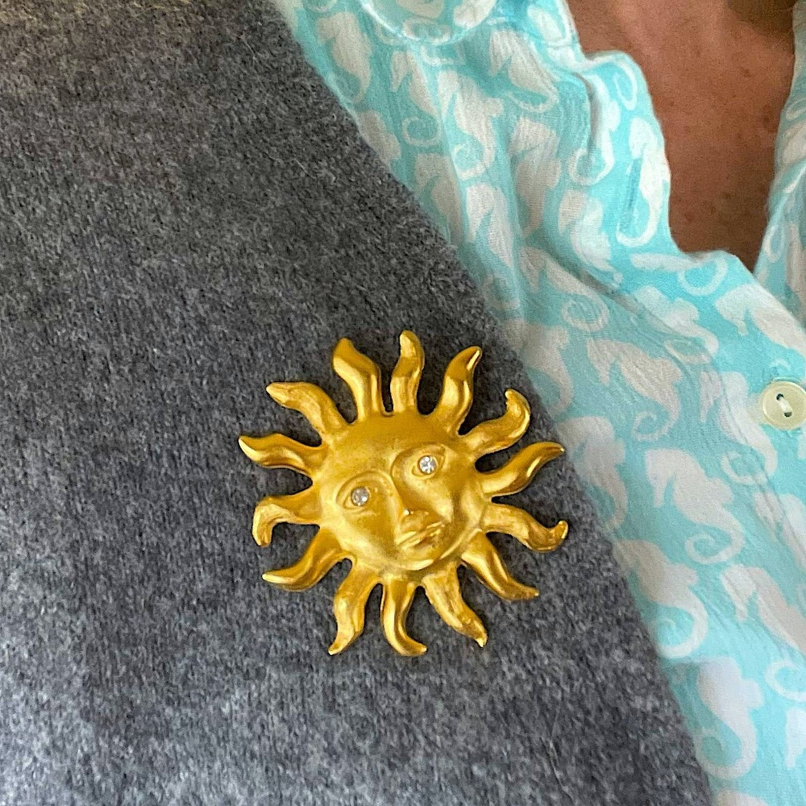Vintage 90’s Gold Sun Brooch Pin | Shop THRILLING