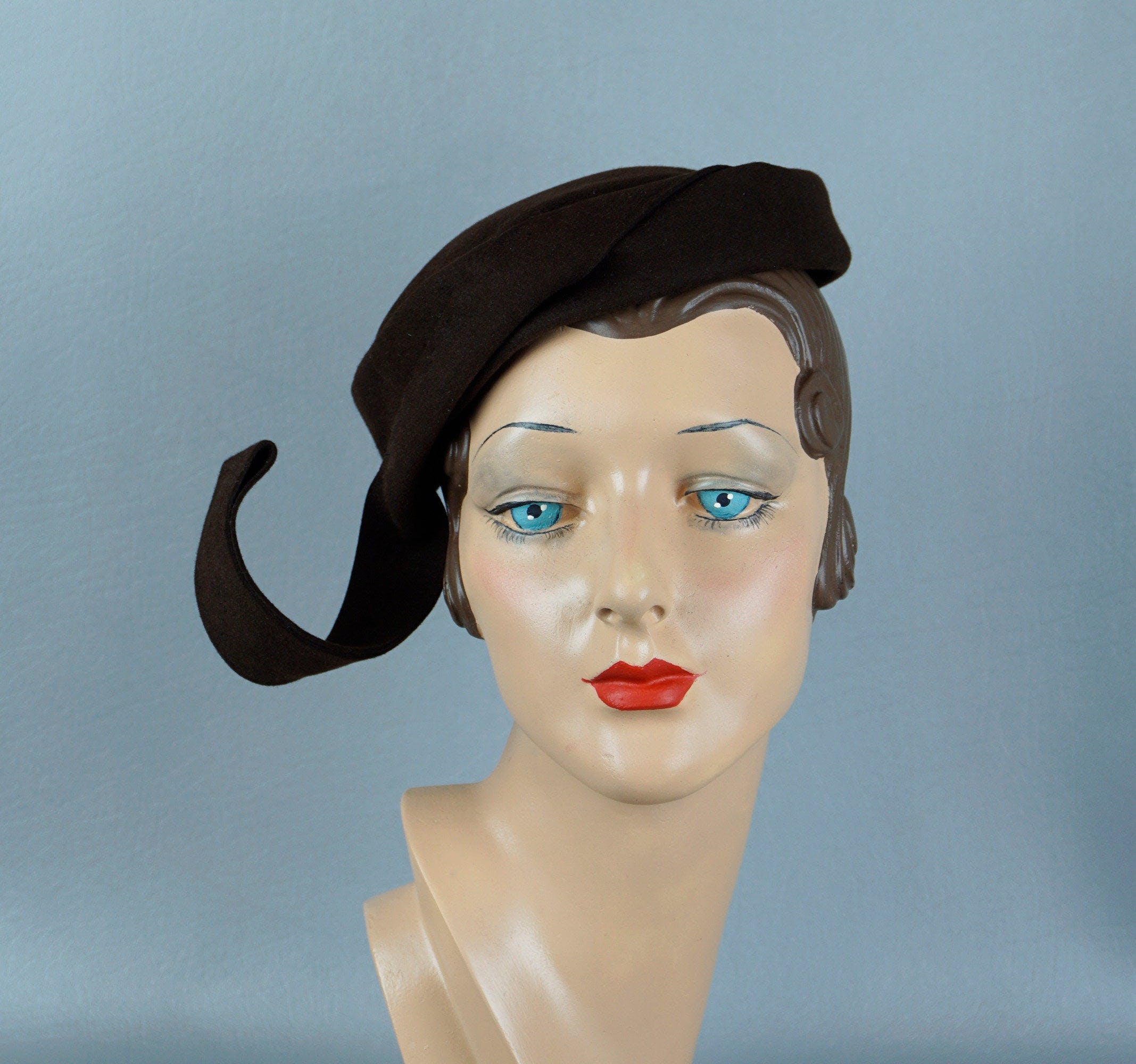 vintage-40-s-green-feather-close-hat-by-lazarus-model-of-cincinnati