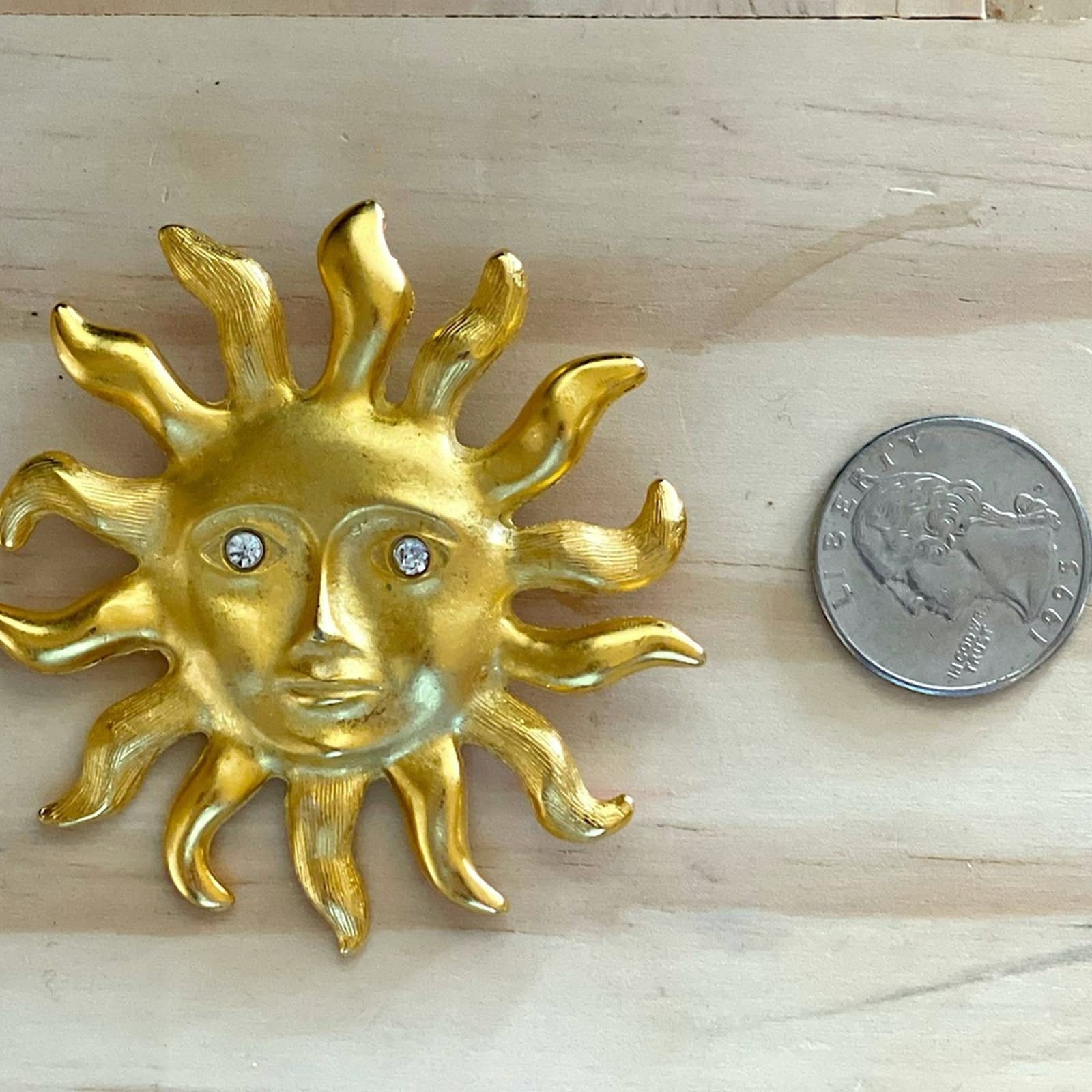 Vintage 90’s Gold Sun Brooch Pin | Shop THRILLING