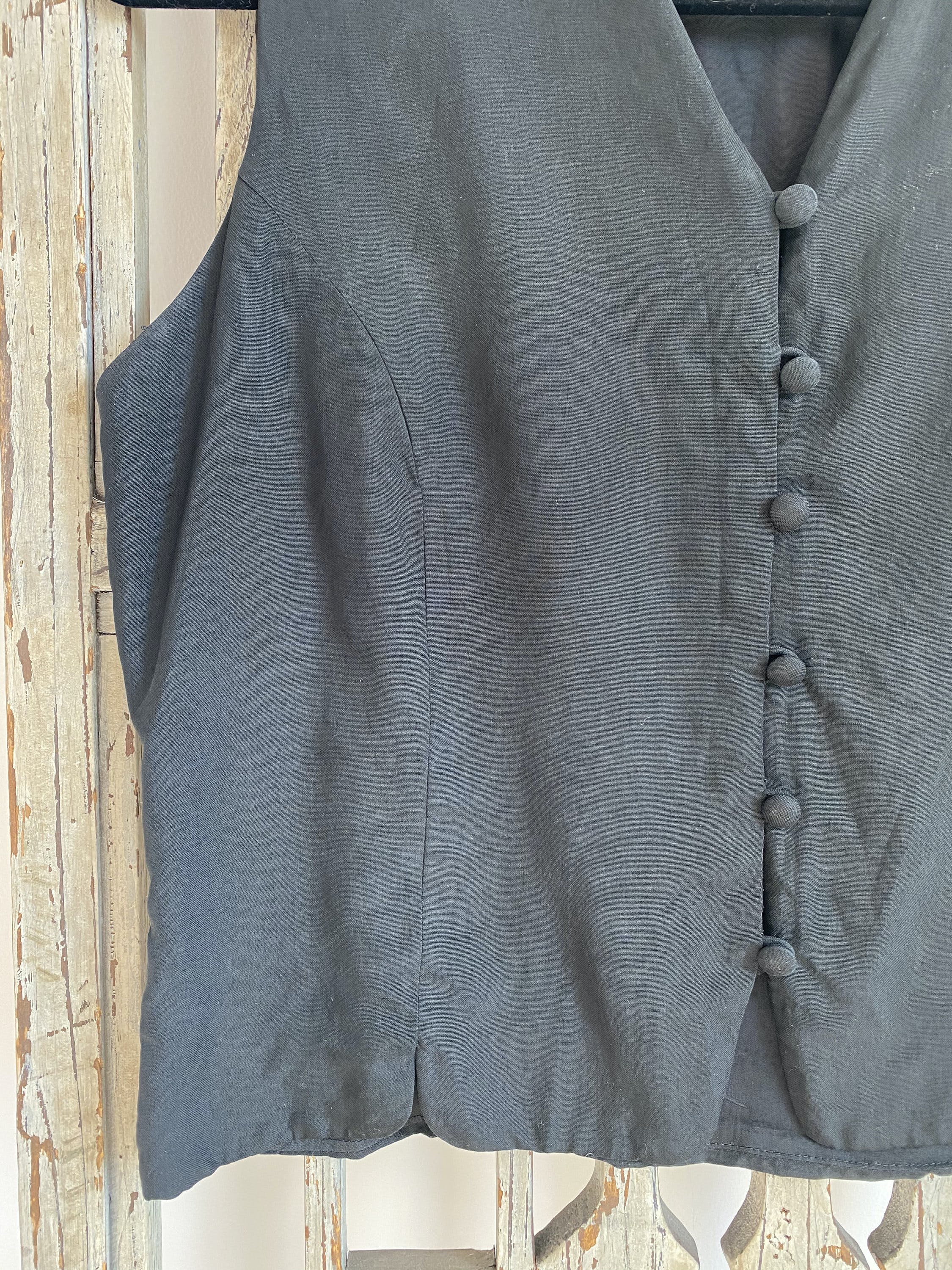 Vintage 90’s Buttoned Black Cropped Vest | Shop THRILLING