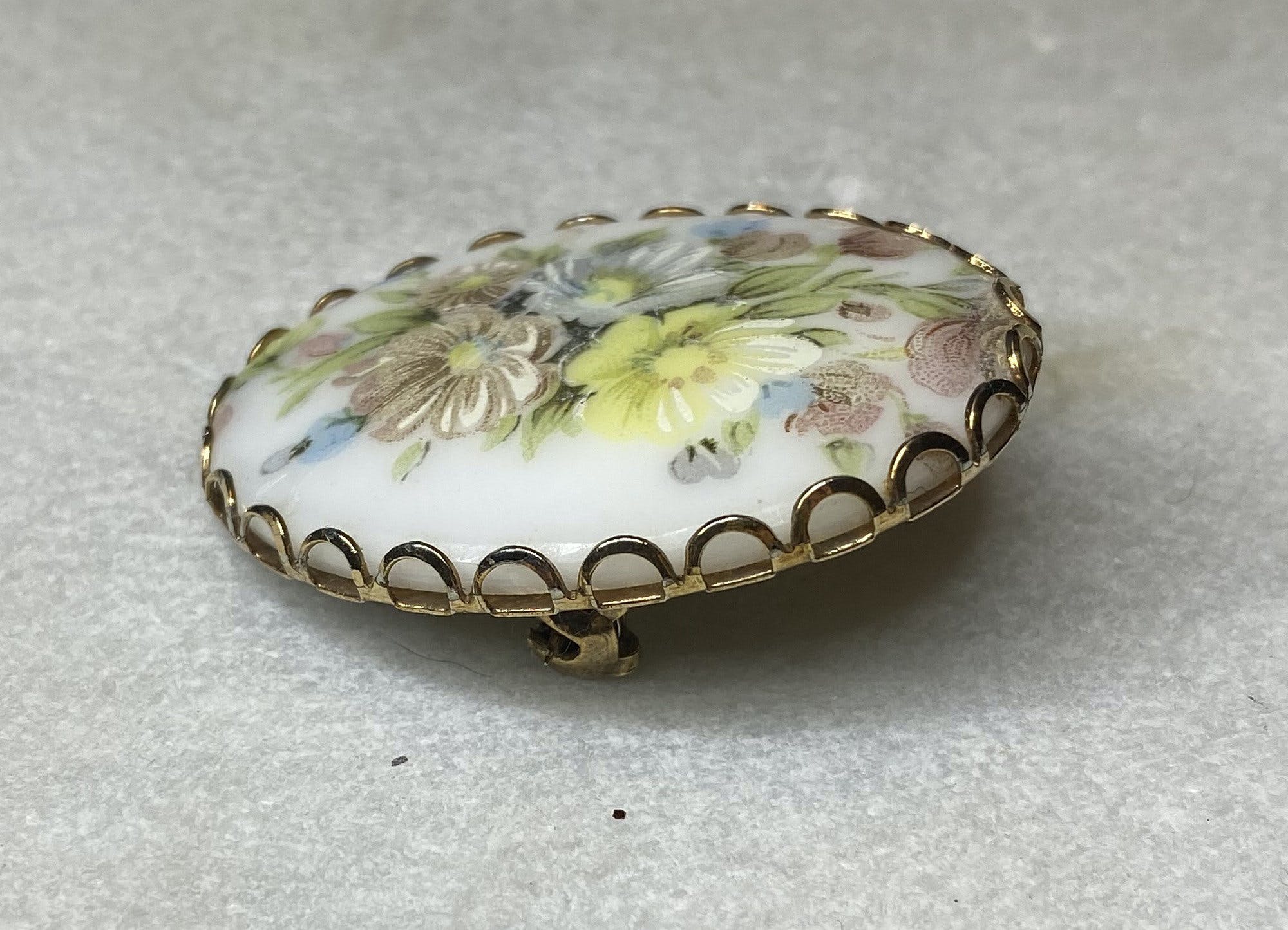 Vintage 30's/40's Floral Porcelain Brooch | Shop THRILLING
