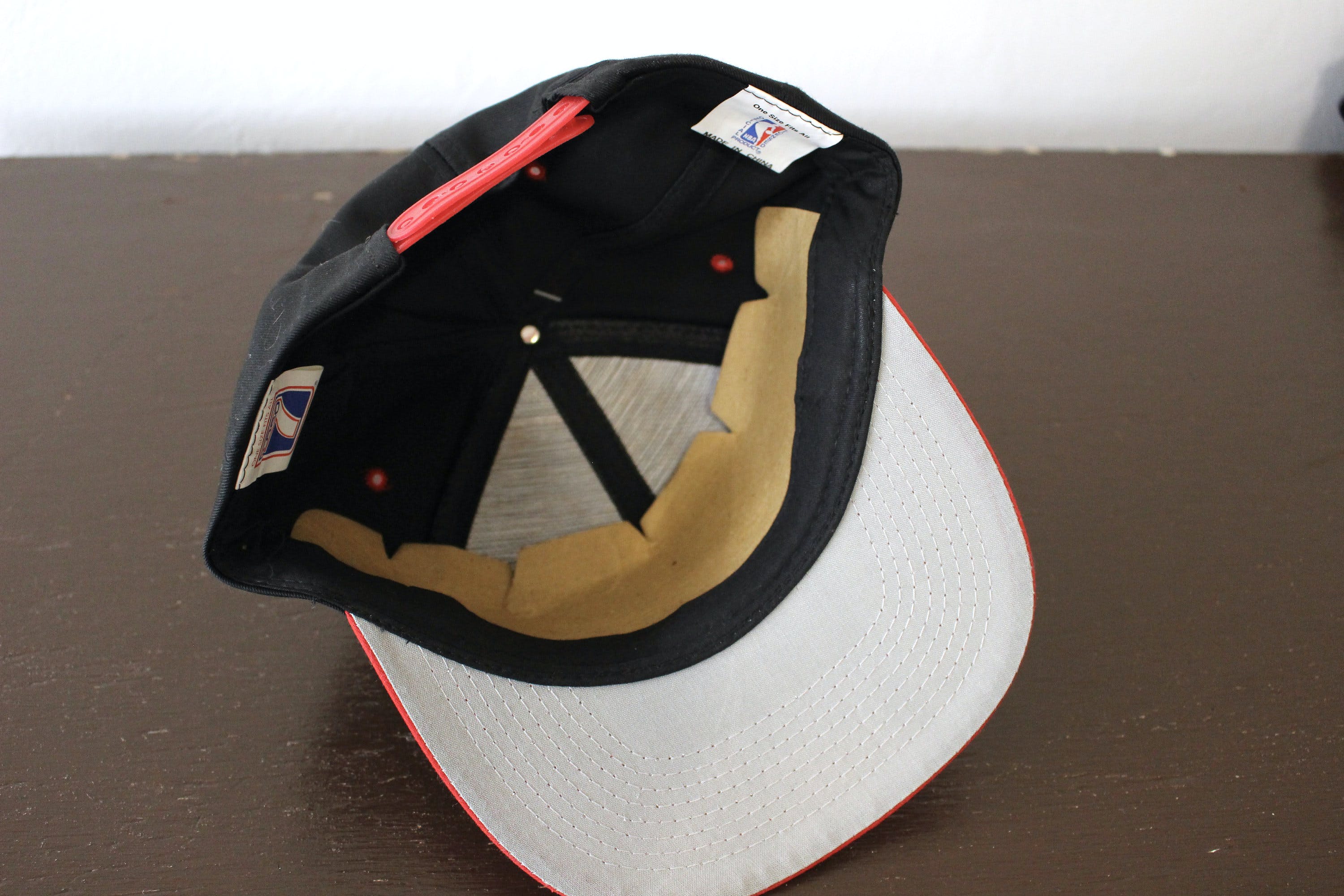Vintage Chicago Bulls Black Red and White Basketball Hat | Shop THRILLING