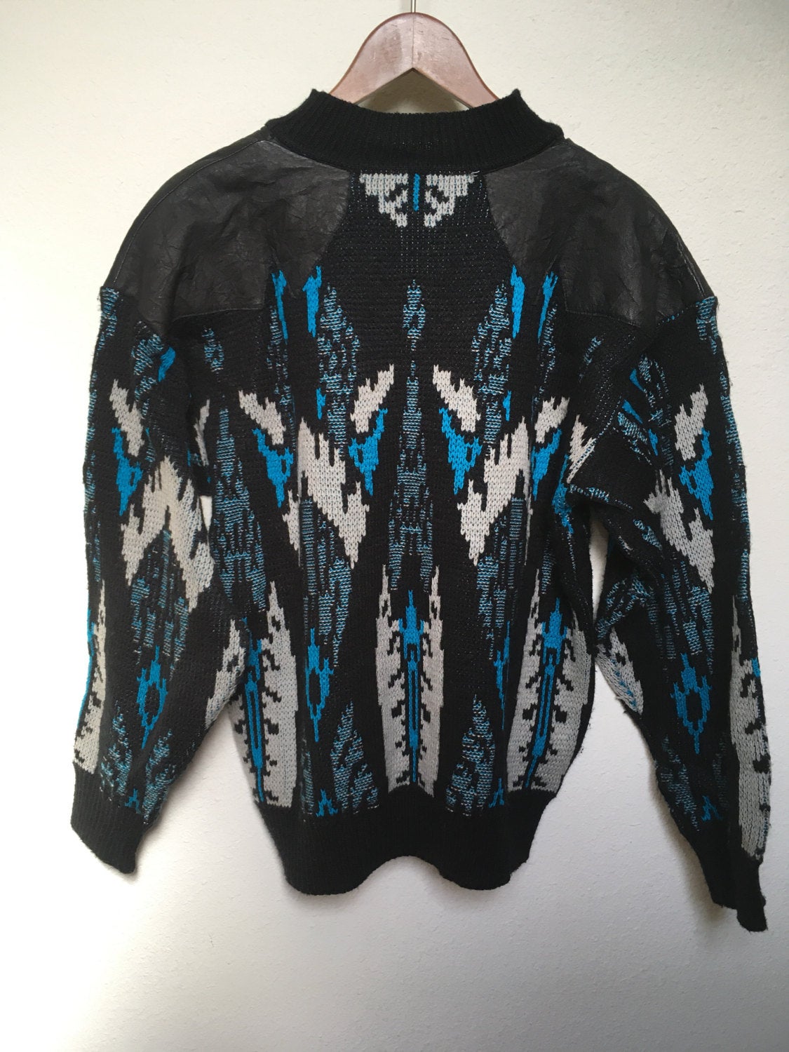 Vintage 90’s Abstract Pattern Beige Black and Blue Sweater | Shop THRILLING