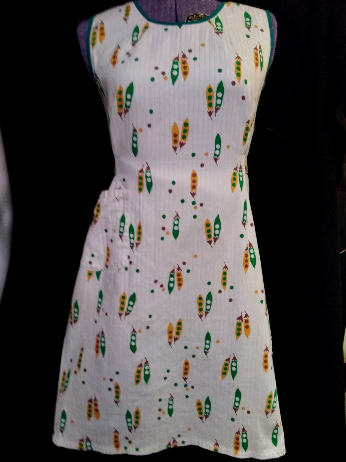 Vintage Pea Pod Bar-b-Que Apron | Shop THRILLING