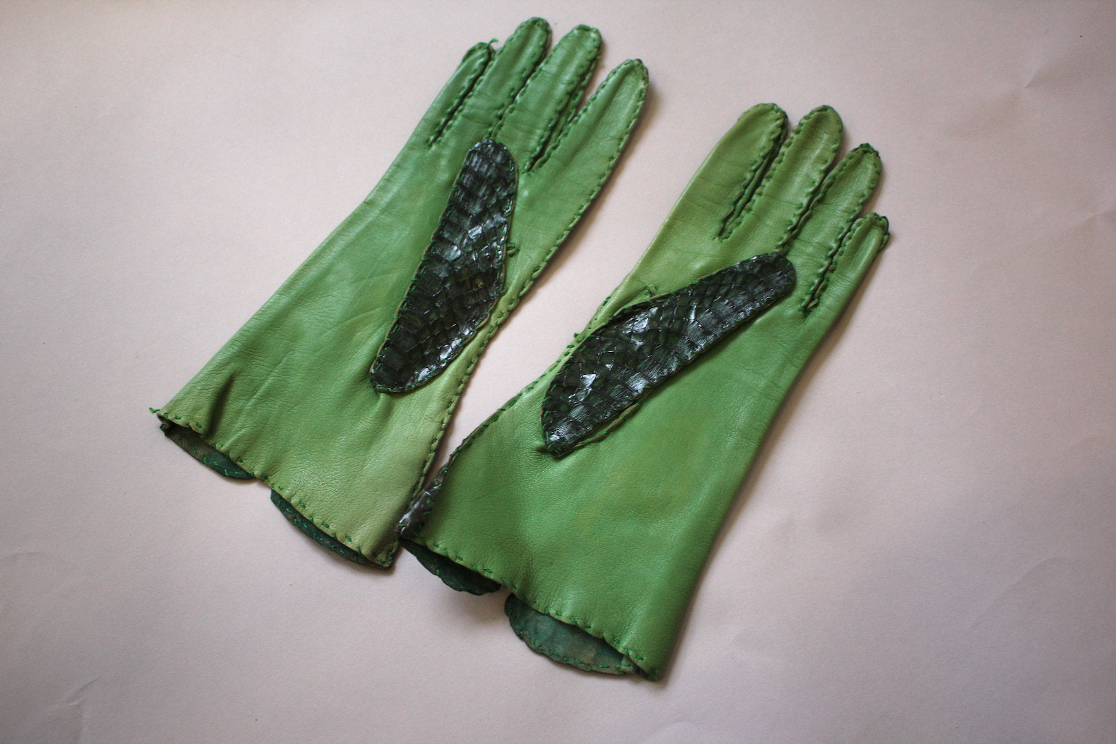 Vintage 40's Green Snakeskin Gloves by GL Original Hand Made | Shop ...