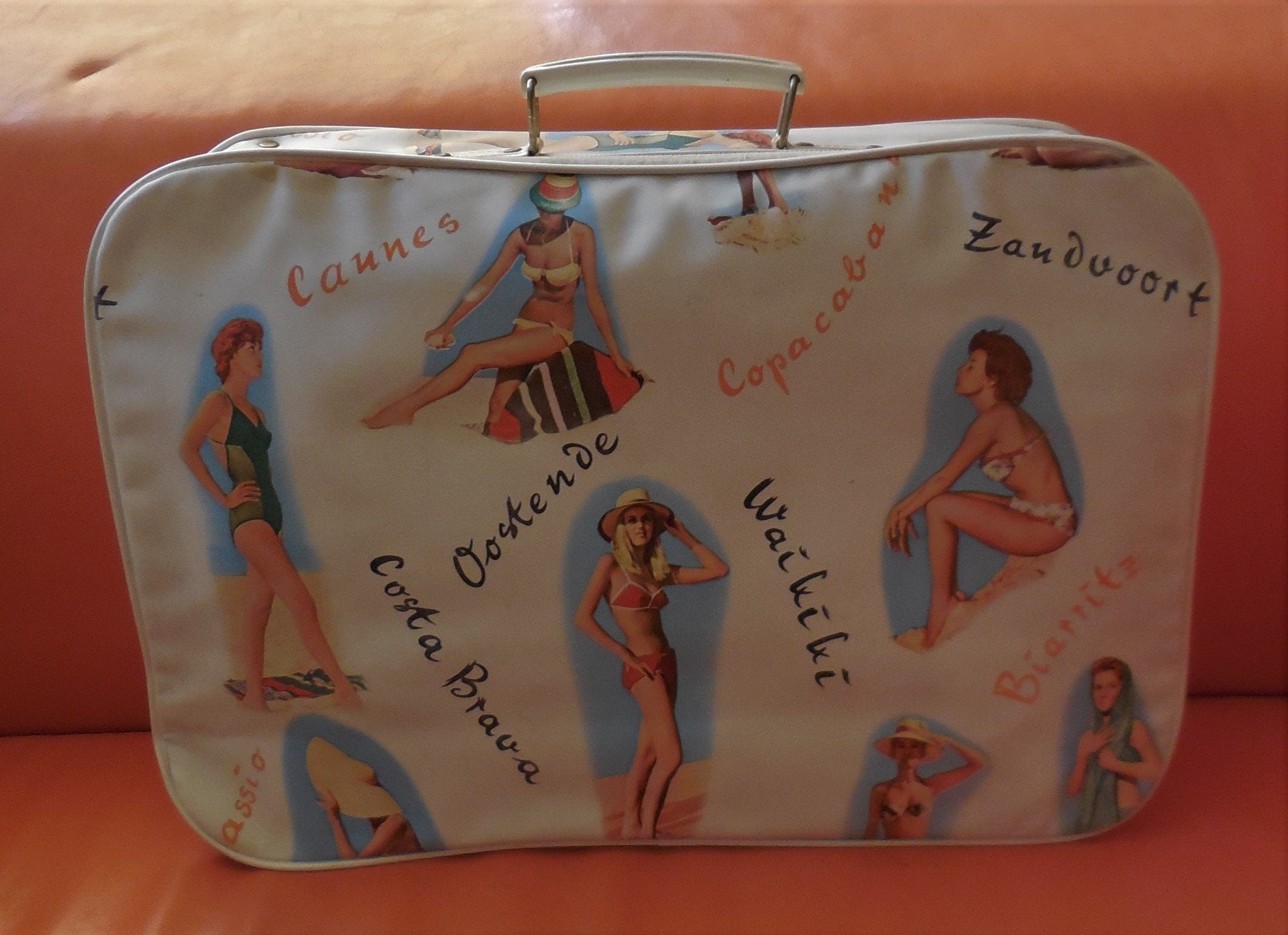 Vintage 50s 60s Suitcase Pinup Girl Pictures White Vinyl Suitcase ...