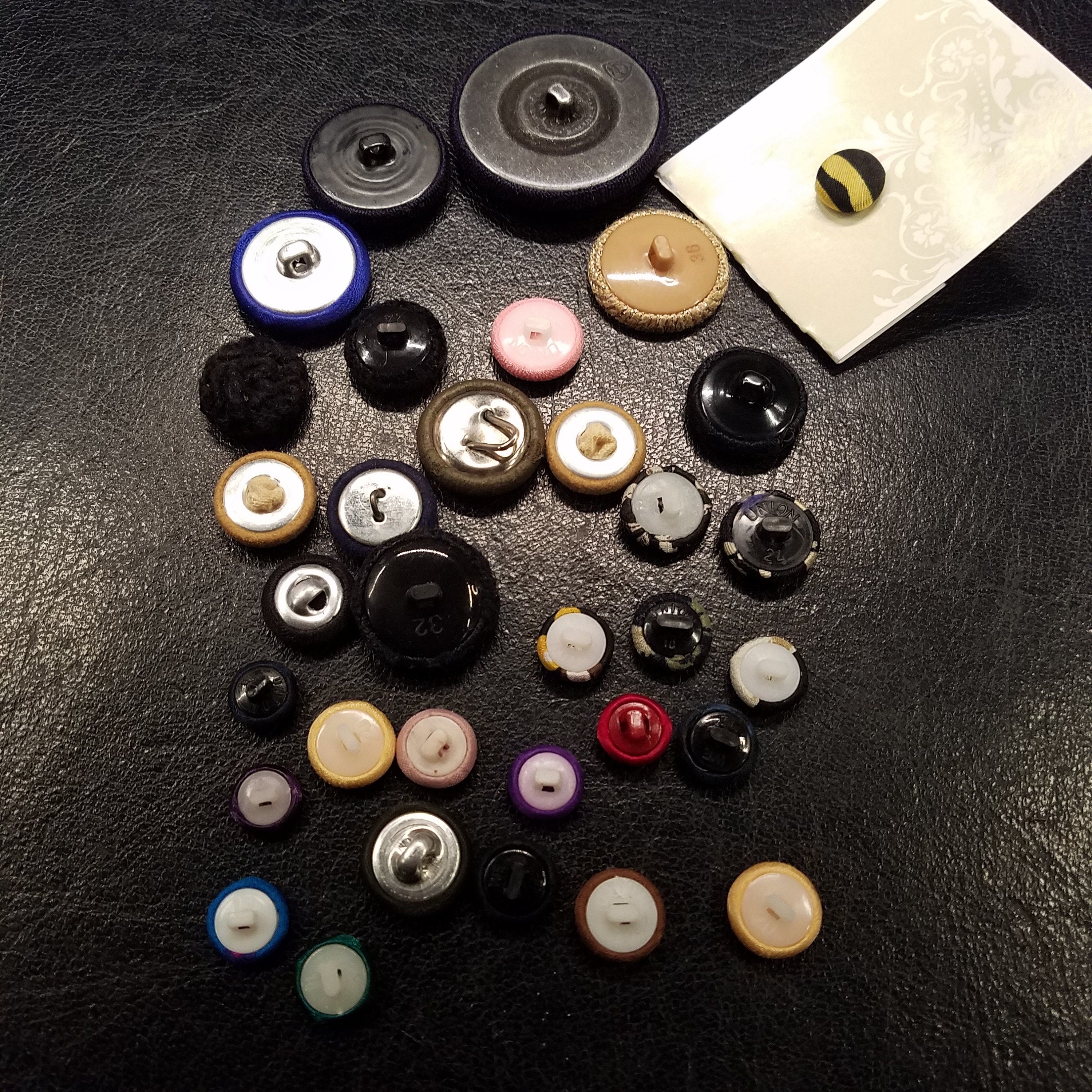 Vintage Buttons Fabric Covered Lot of 33 Assorted Colors Sizes and Sty ...