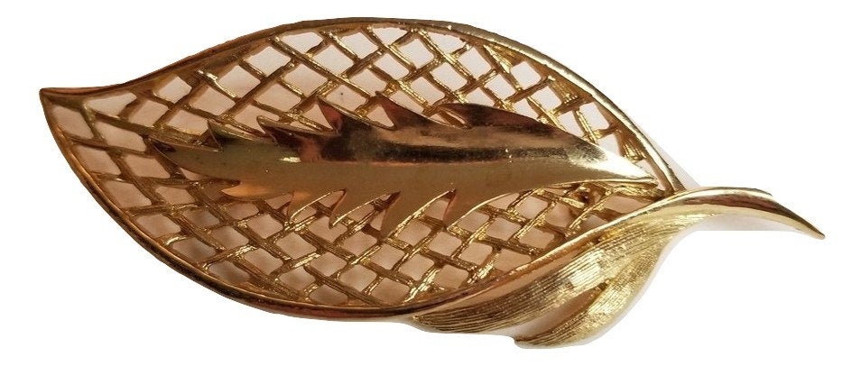 60's Gold Filigree Leaf Vintage Pin | Shop THRILLING