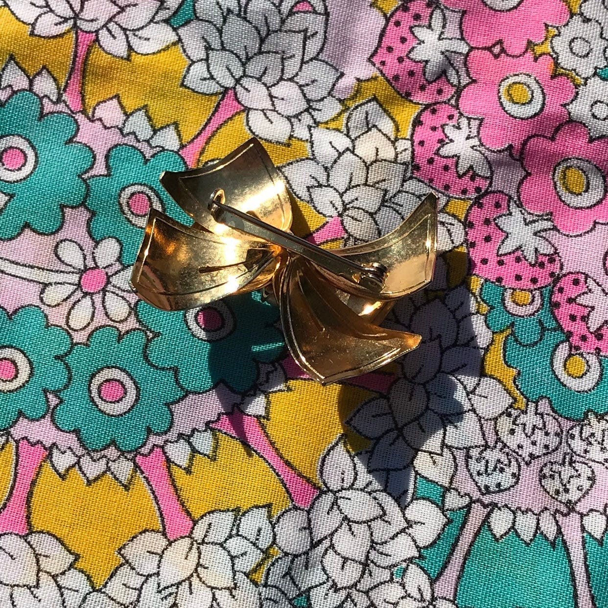 Vintage 80’s Ribbon Bow Brooch | Shop THRILLING