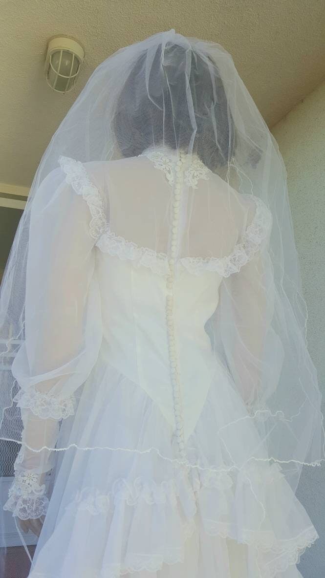 Vintage 80s Wedding Veil with Big Poof | Shop THRILLING