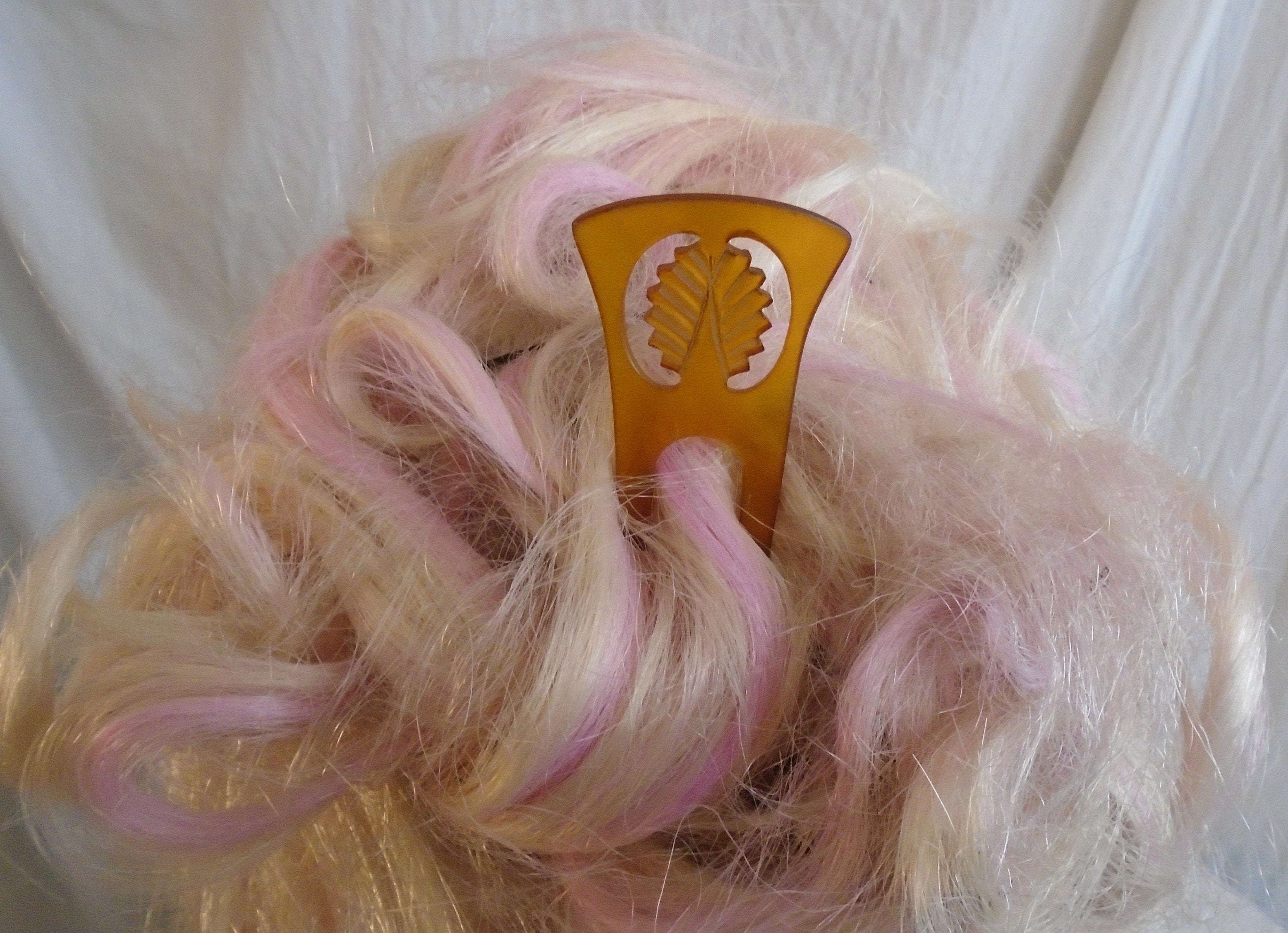 Vintage 10’s Golden Brown Leaf Design Hair Comb | Shop THRILLING