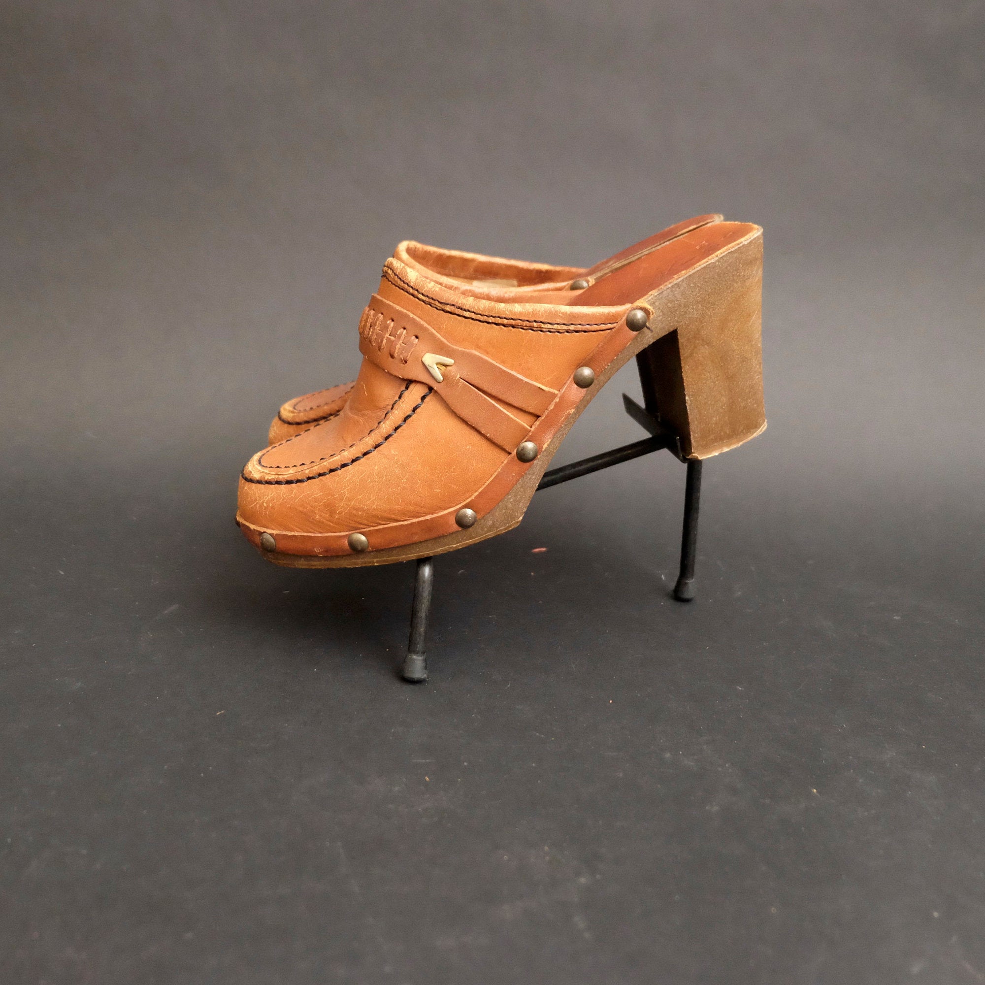 Vintage 60's Boho Leather Mules | Shop THRILLING