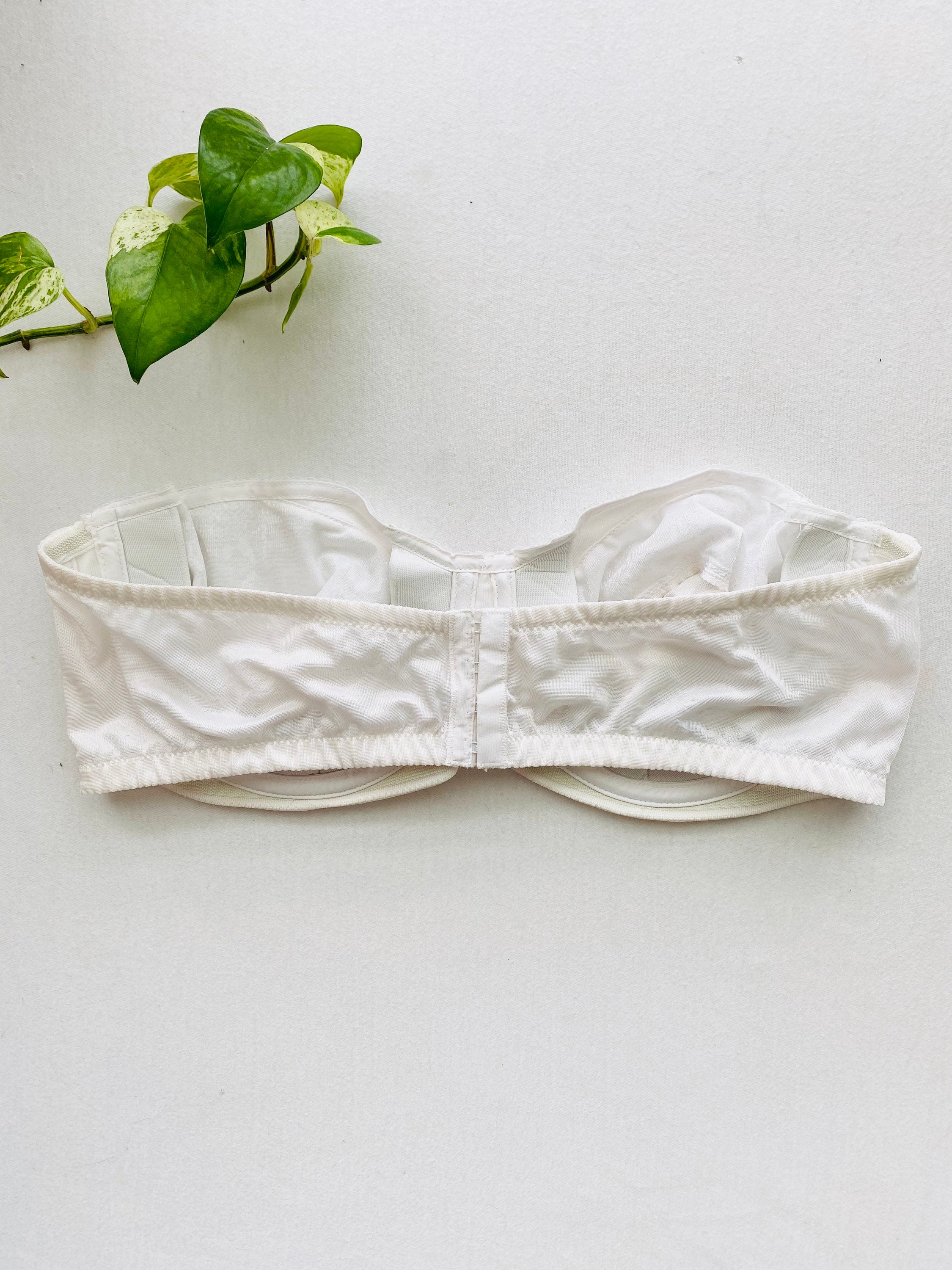 Vintage 80’s Strapless White Lace Bra by Exquisite Form | Shop THRILLING