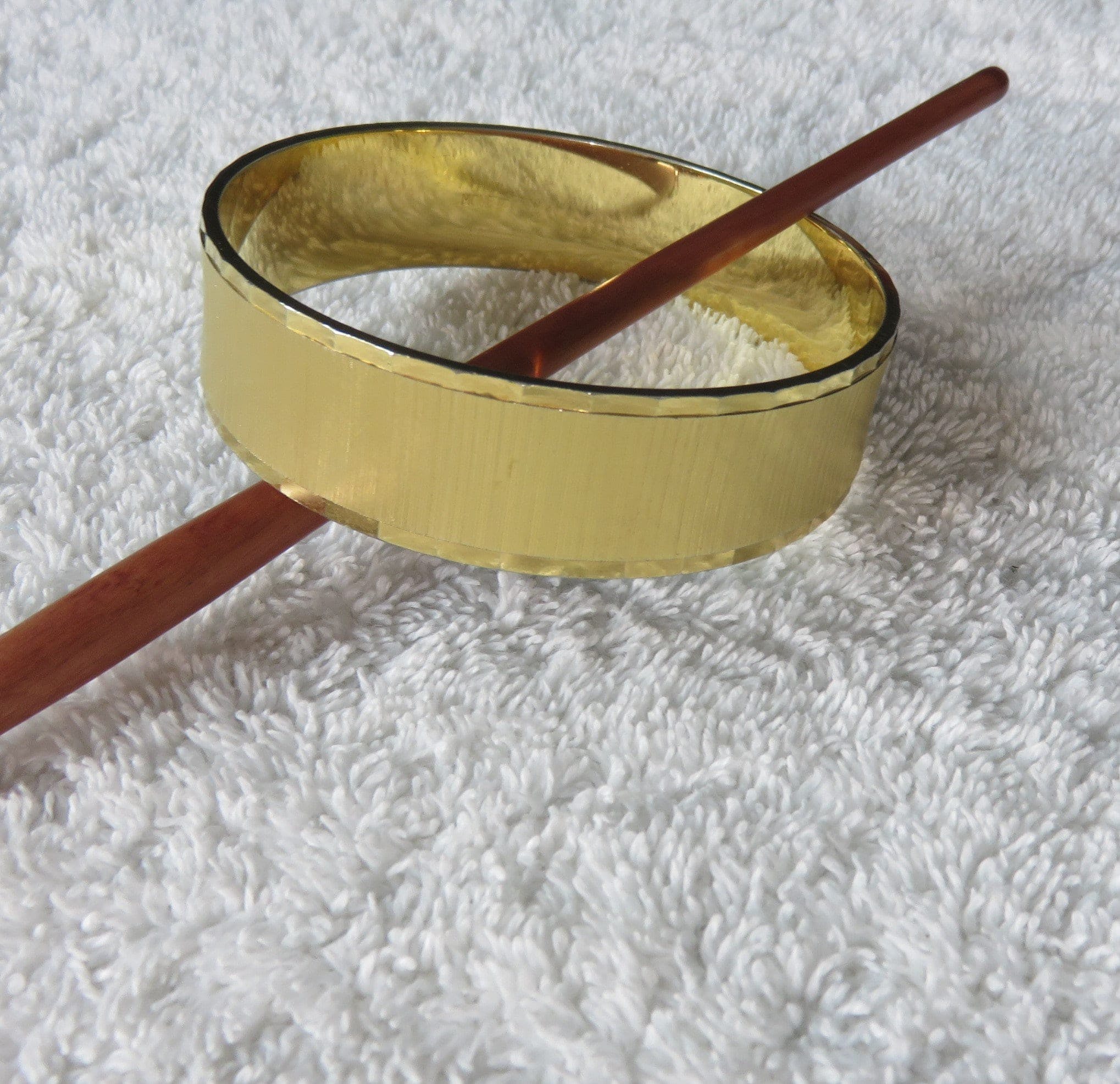 Vintage 70’s Wide Textured Gold Bangle Bracelet | Shop THRILLING