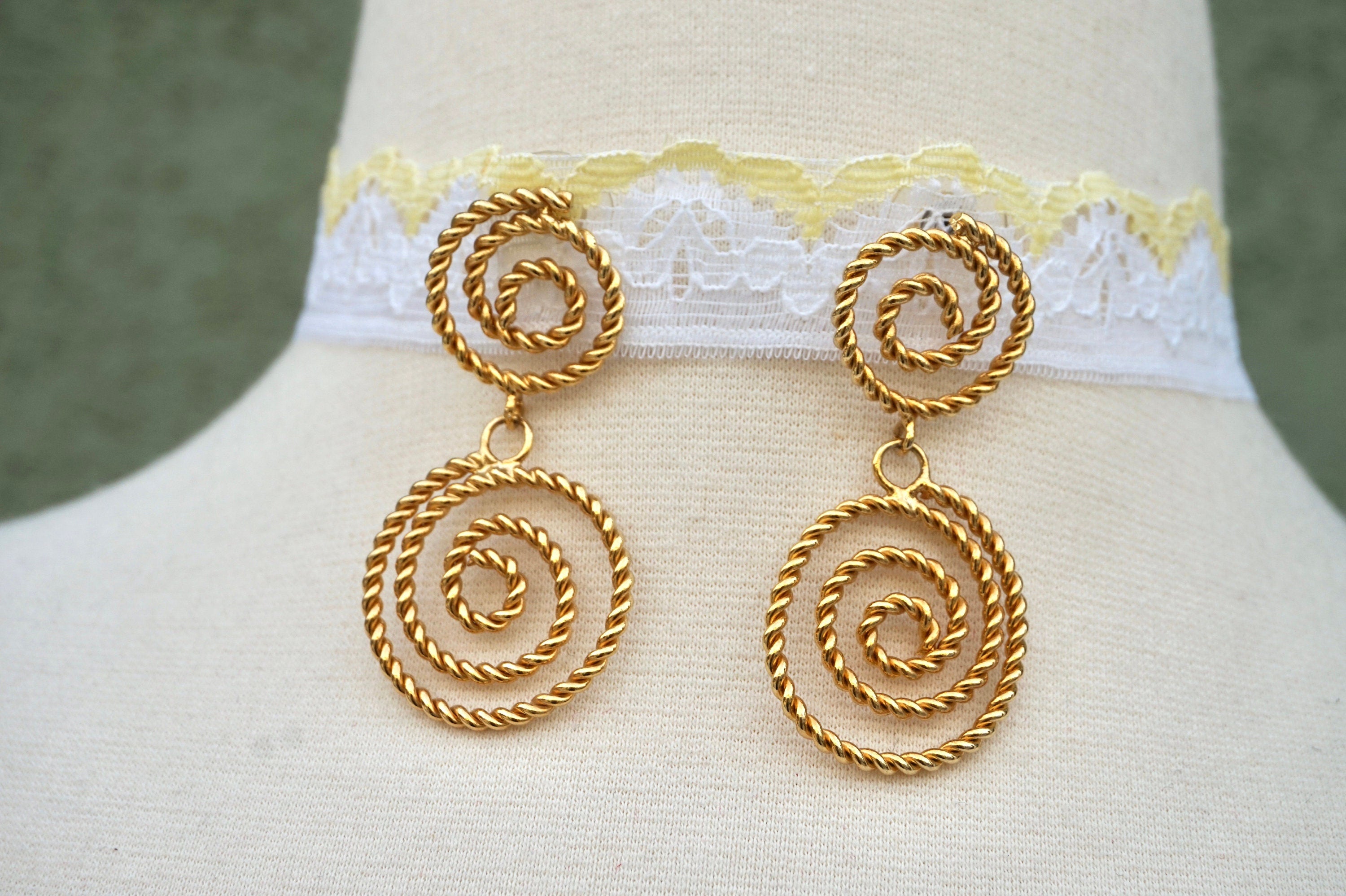 Vintage 80’s Swirly Rope Gold Earrings | Shop THRILLING