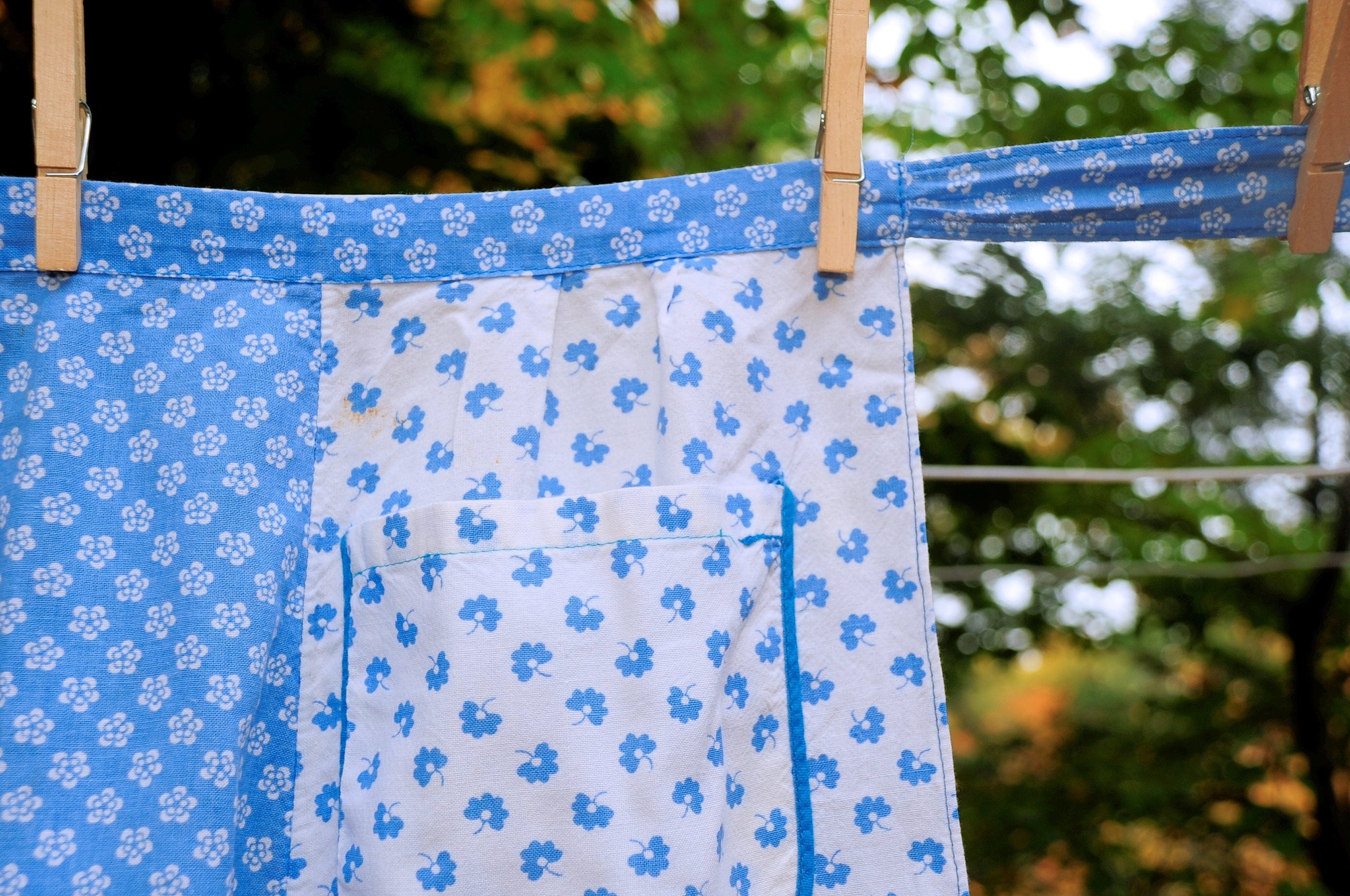 Vintage 60s / Blue and White Country Floral Cotton Hostess Half Apron ...