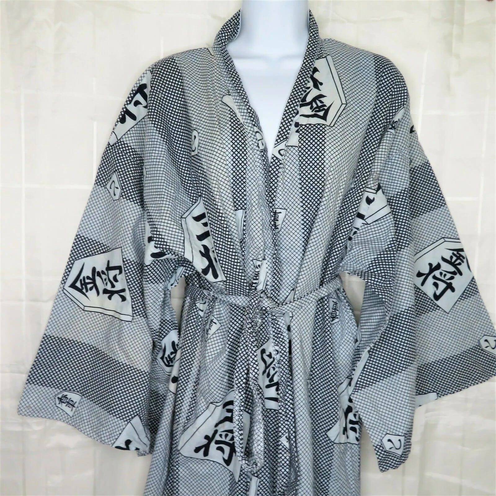 Vintage Blue Traditional Japan Made Kimono Robe by Ichi Ban | Shop THRILLING