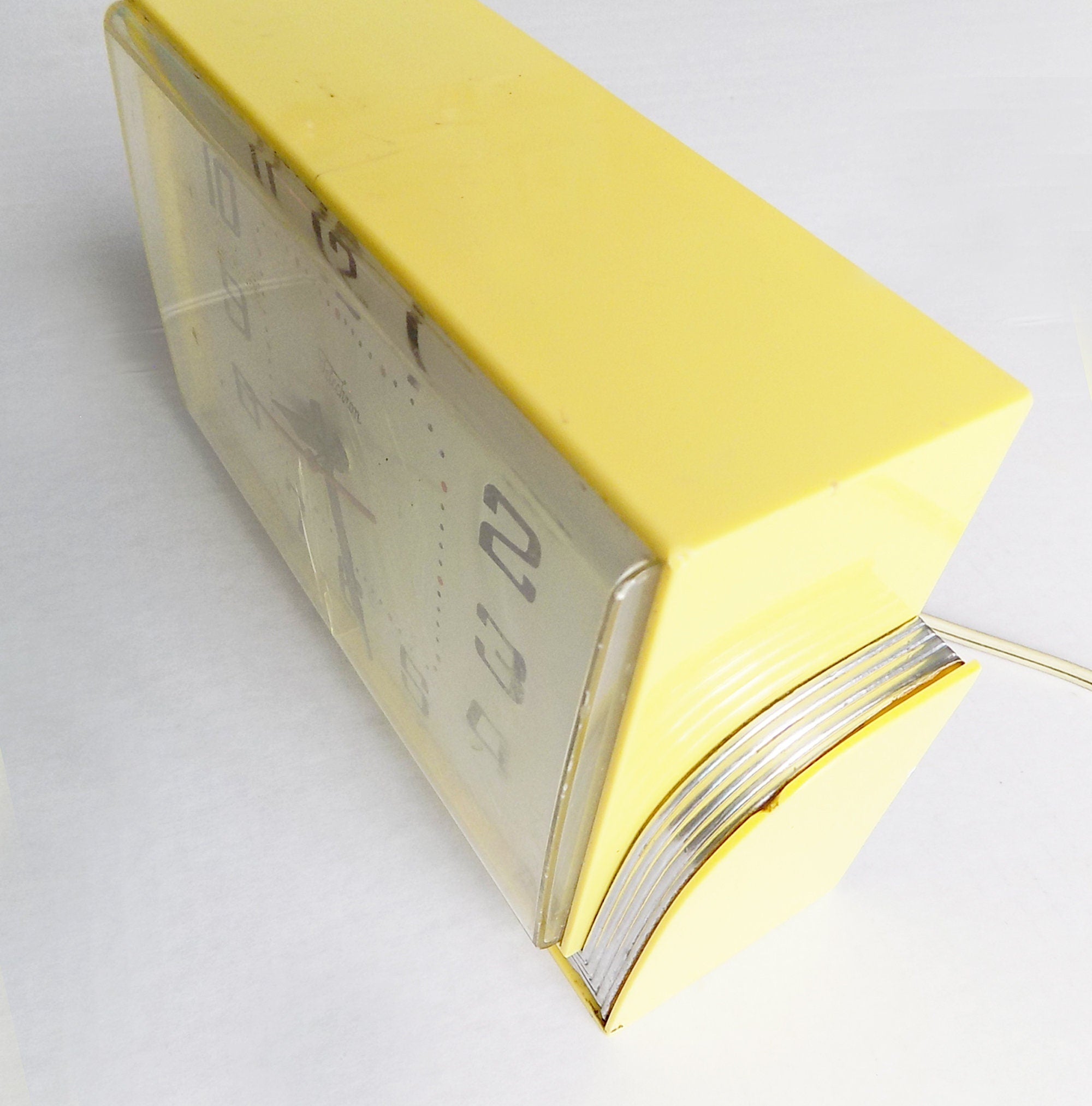 Vintage 50s Yellow Telechron Electric Clock Wall Or Counter Top Clock ...