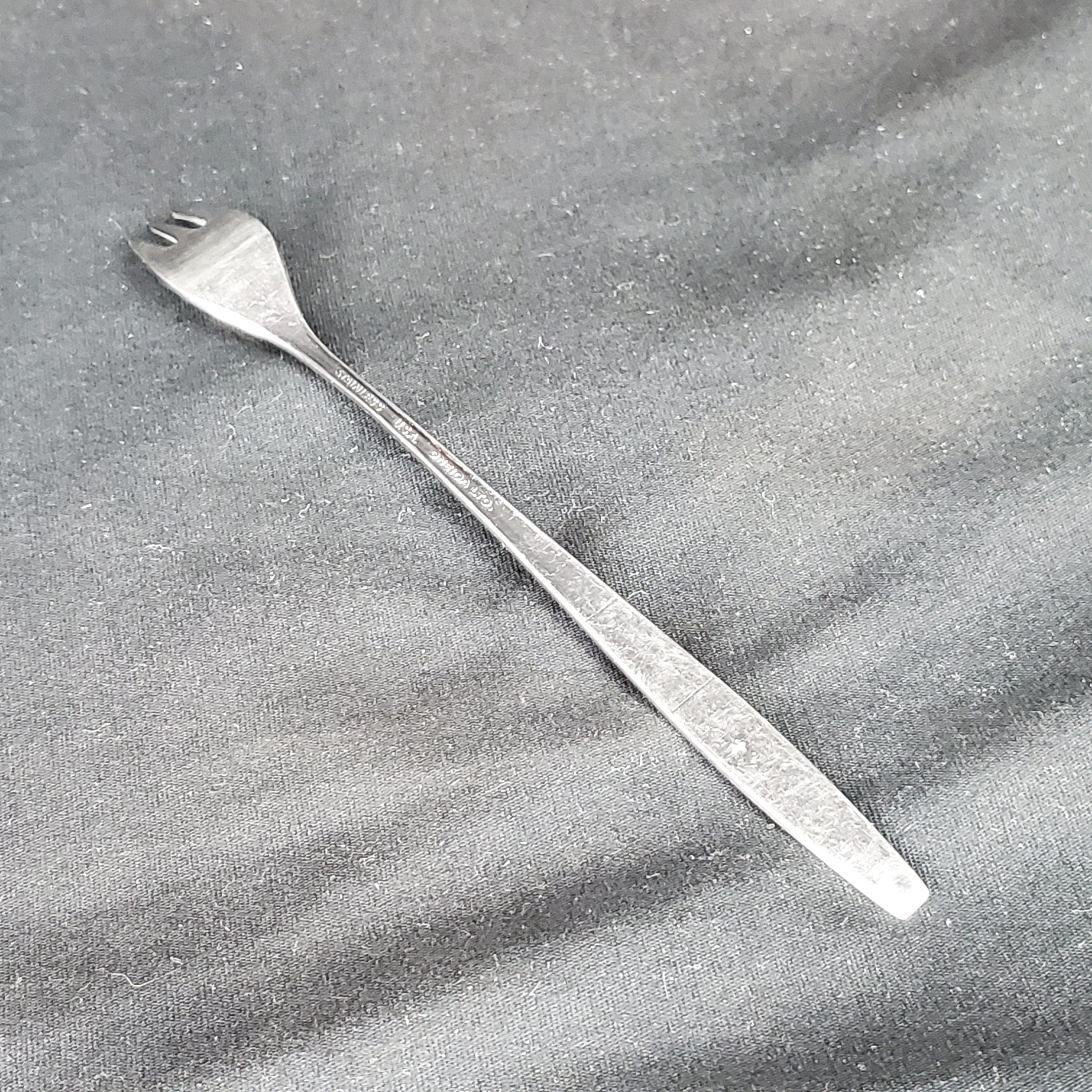 Vintage 1996 Oneida Stainless Lido Pattern | Shop THRILLING