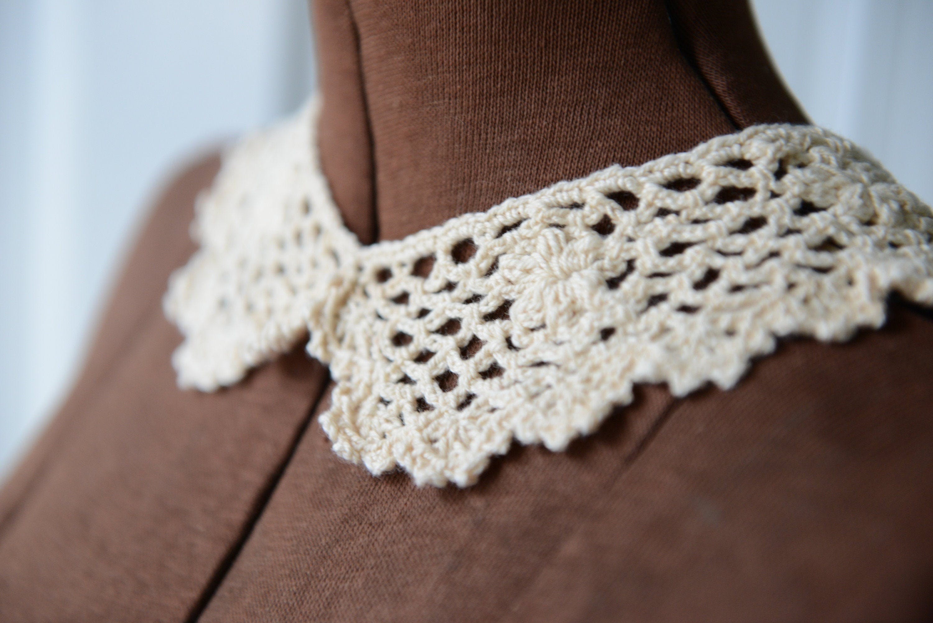 Vintage 60’s Beige Crocheted Collar | Shop THRILLING