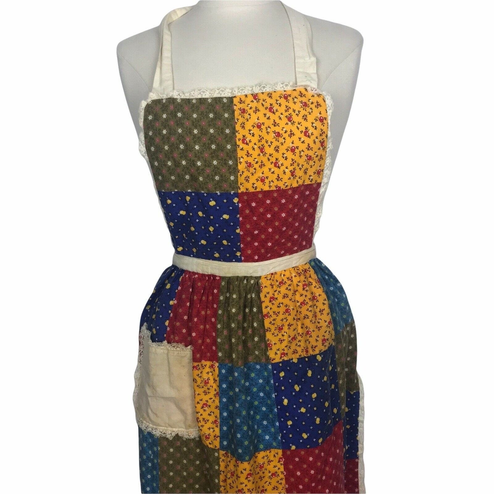 Vintage 70s Patchwork Full Apron Red Blue Lace Trim | Shop THRILLING