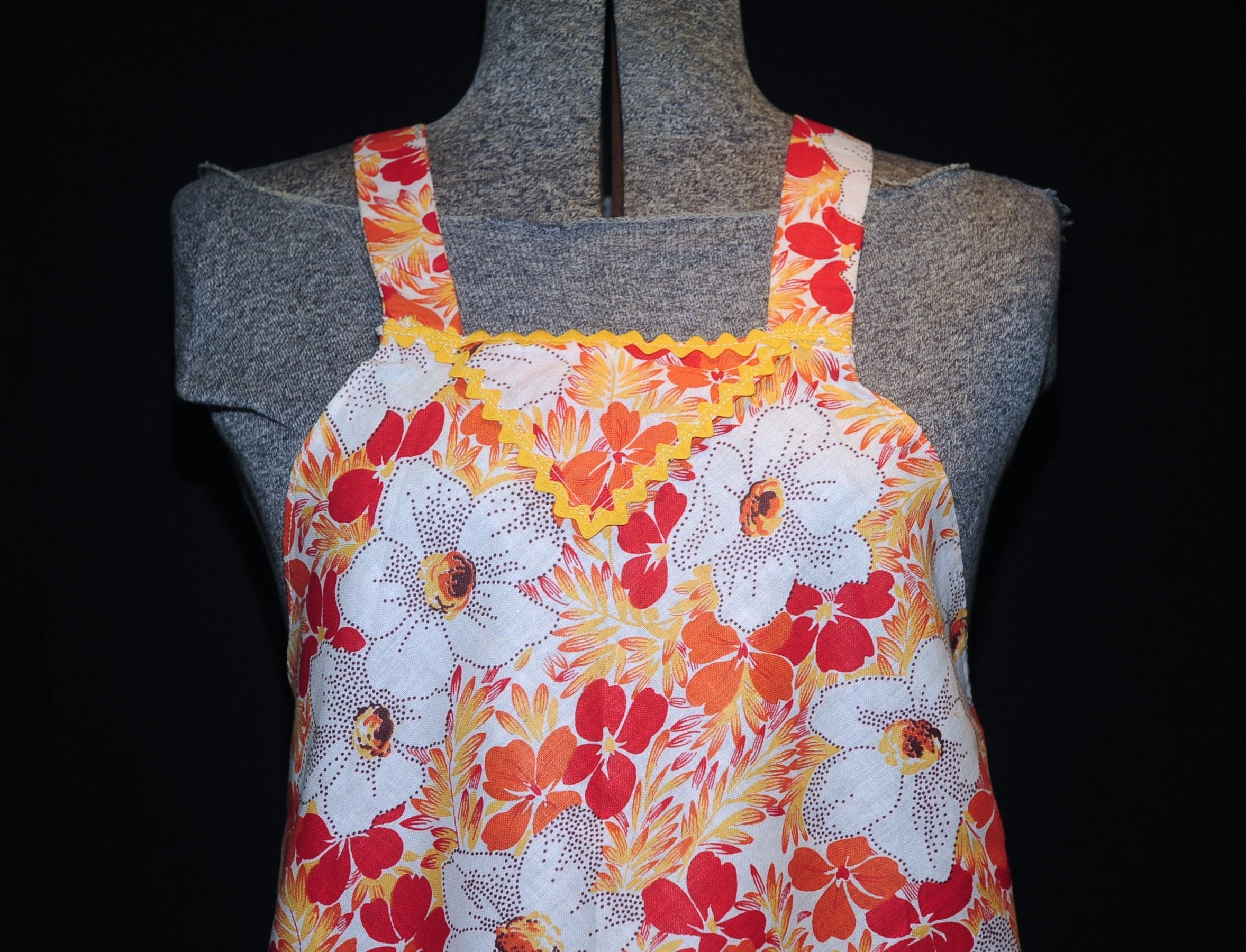 Vintage 60s 70s Orange and Red Mod Bold Floral Print Full Bib Apron wi ...
