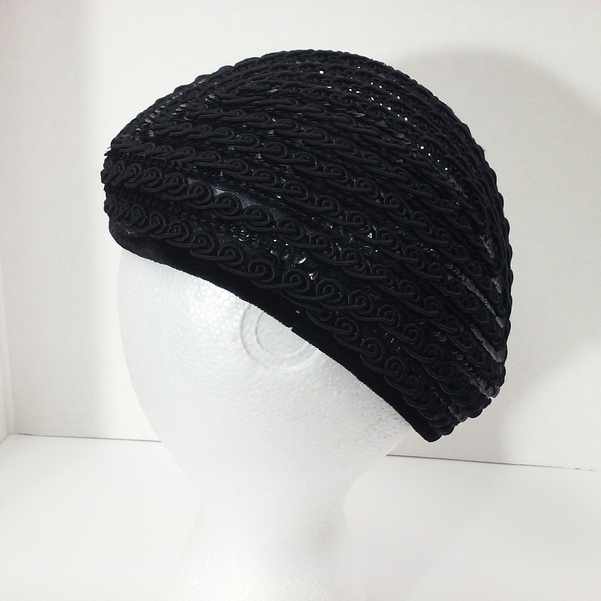 Vintage 40s-50s Calot Capulet Hat Sequins Whirl Trim Velvet Band Black ...