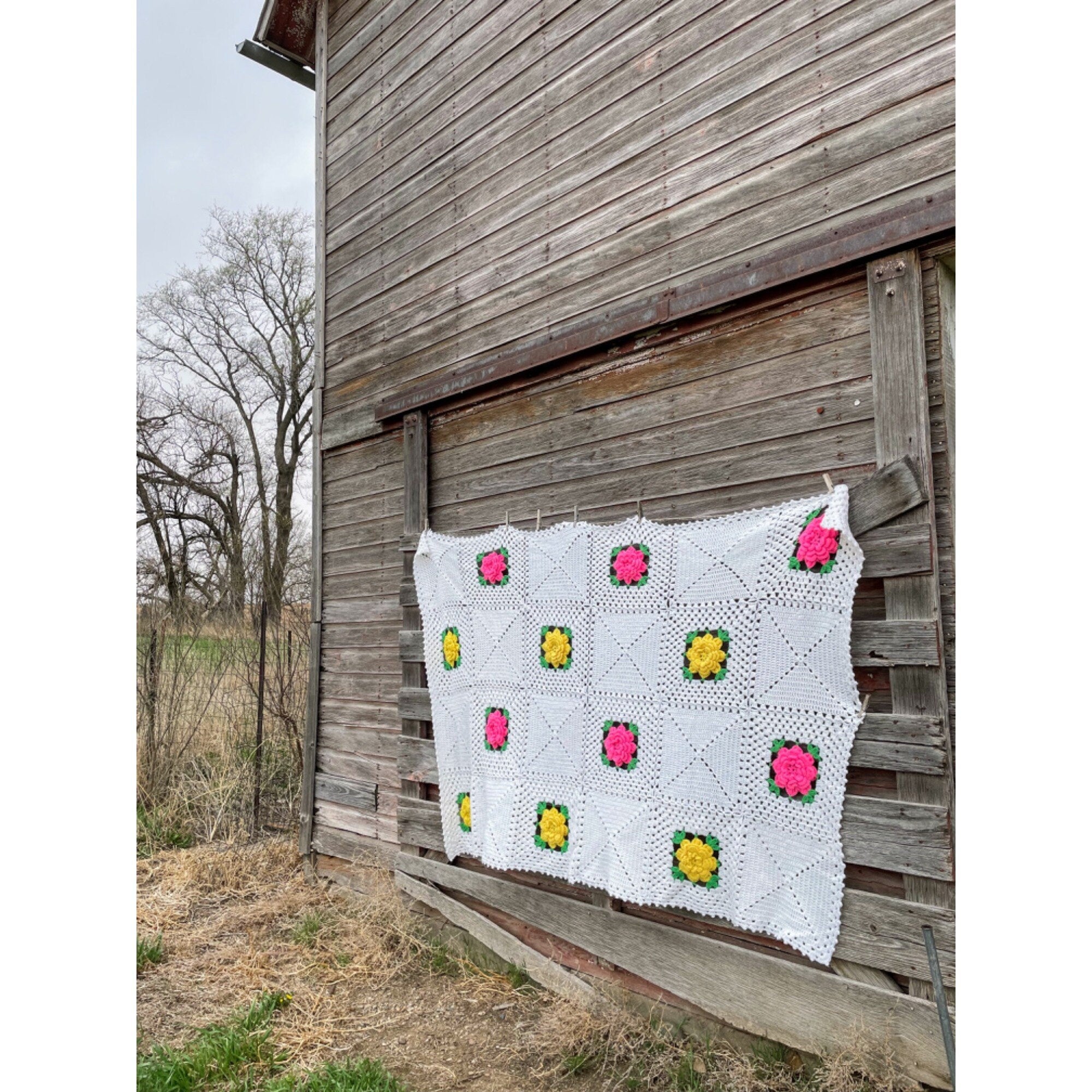 60s Vintage White Afghan Pink Yellow 3d Flowers | Shop THRILLING