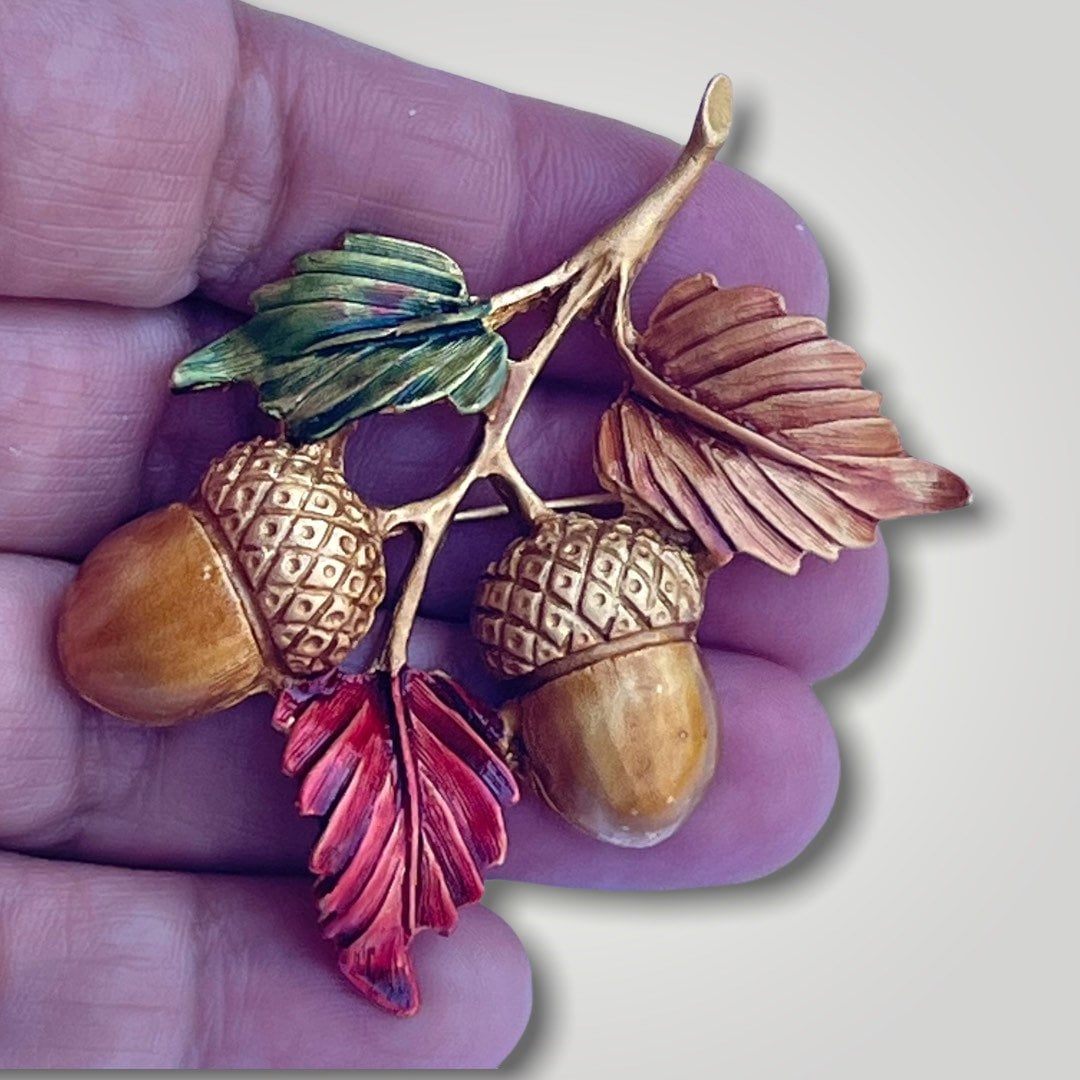 Pretty Vintage Acorn Leaves Brooch Pin 80s | Shop THRILLING