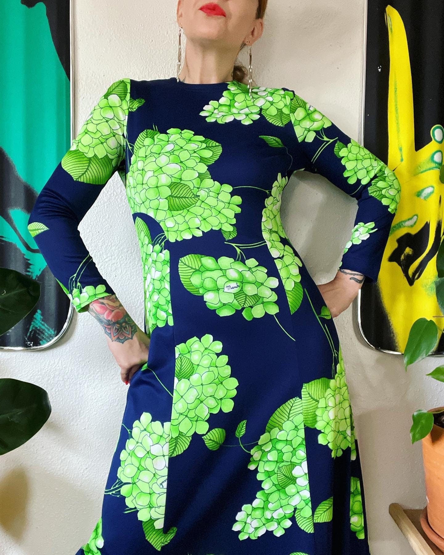 Vintage 70s Bright Navy and Shades of Neon Green Floral Bouquet Print ...