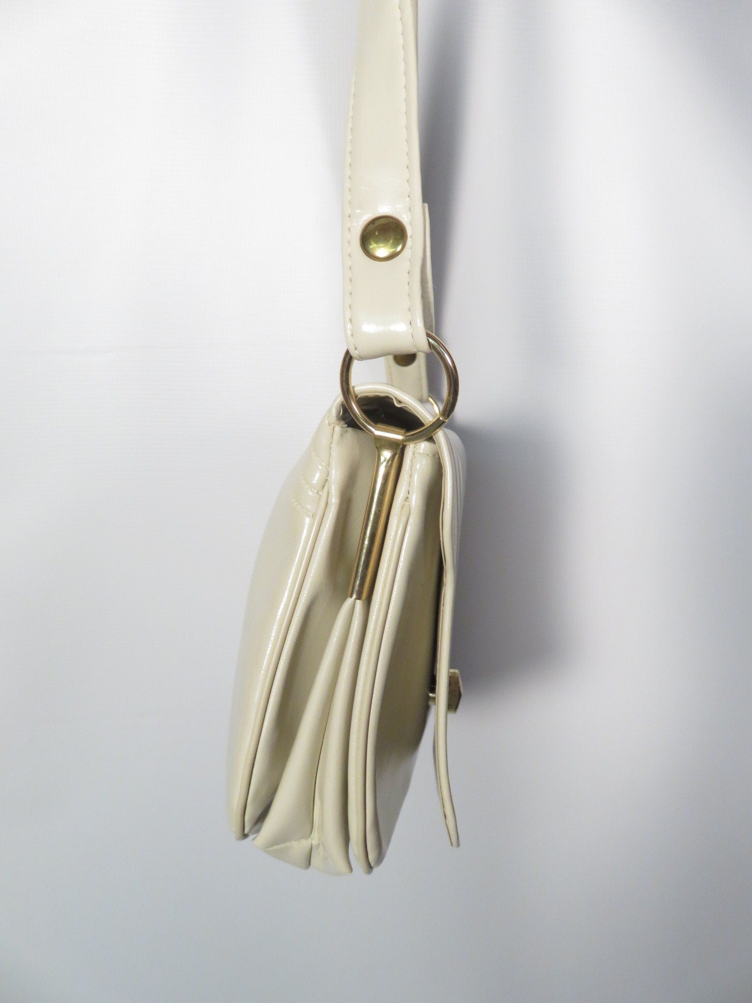 Vintage 70s Cream Color Vegan Leather 3 Compartment Shoulder Bag with ...