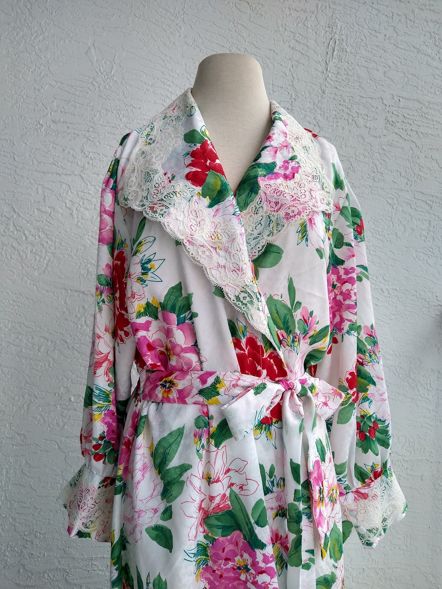 Vintage 90’s Shabby Chic Floral Robe with Lace Trim by Victoria's ...